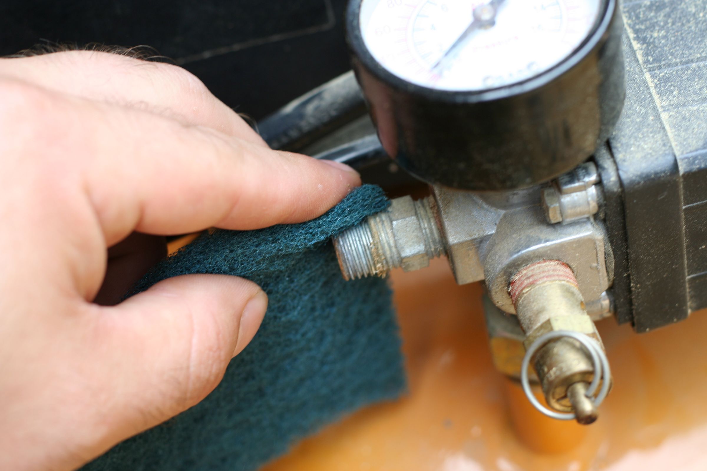 Replace the Regulator on a Pancake Air Compressor : 5 Steps (with ...