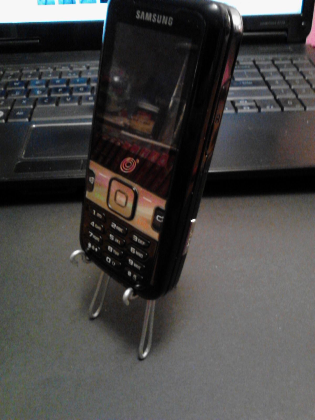 Wire Phone Stand : 9 Steps - Instructables