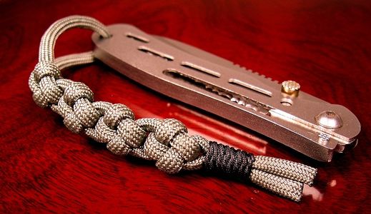 Cross Knot Paracord Lanyard : 13 Steps (with Pictures) - Instructables