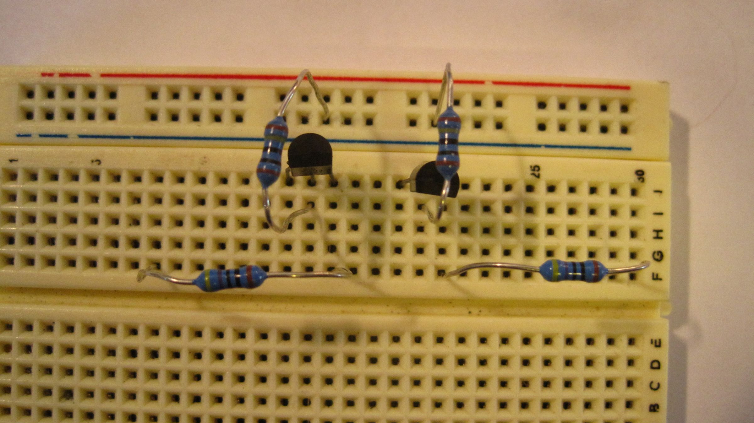 Two Transistor LED Flasher Circuit : 5 Steps - Instructables