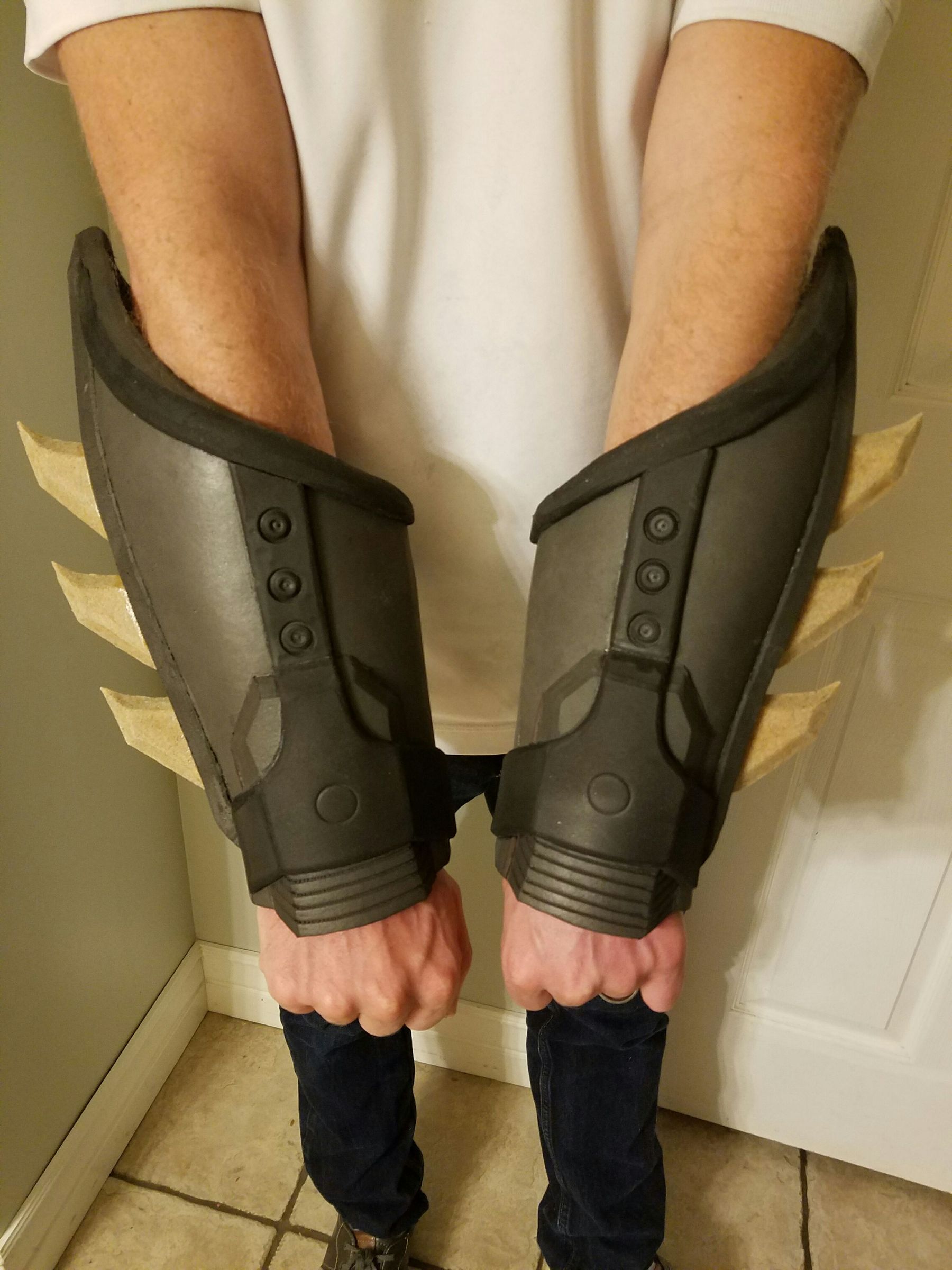 Batman Gauntlets : 7 Steps (with Pictures) - Instructables