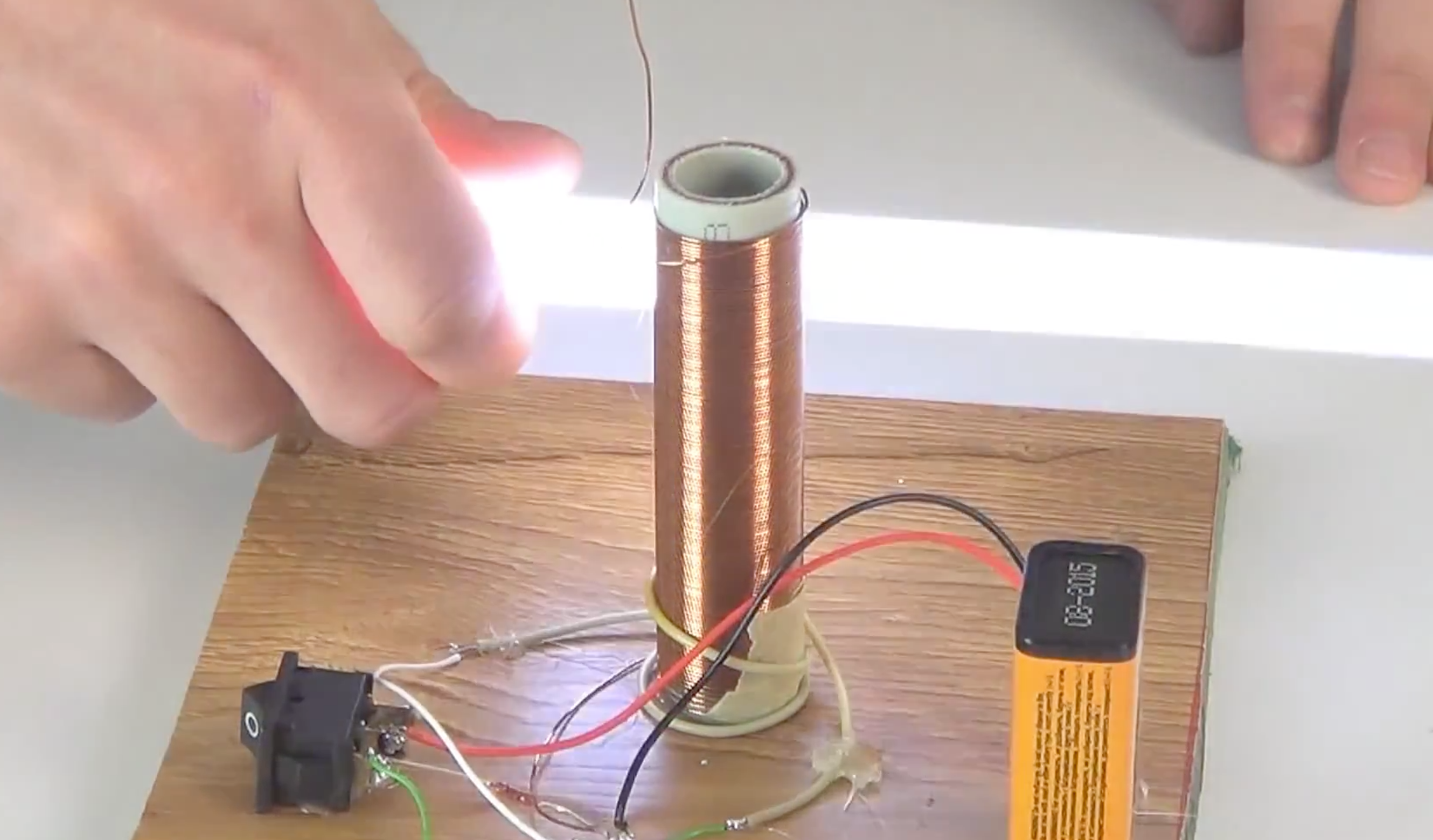 How to Make a Mini Tesla Coil 9V : 11 Steps - Instructables