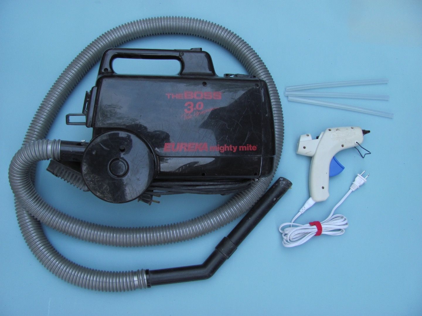 Hot Glue Cobwebs (with Pictures) - Instructables