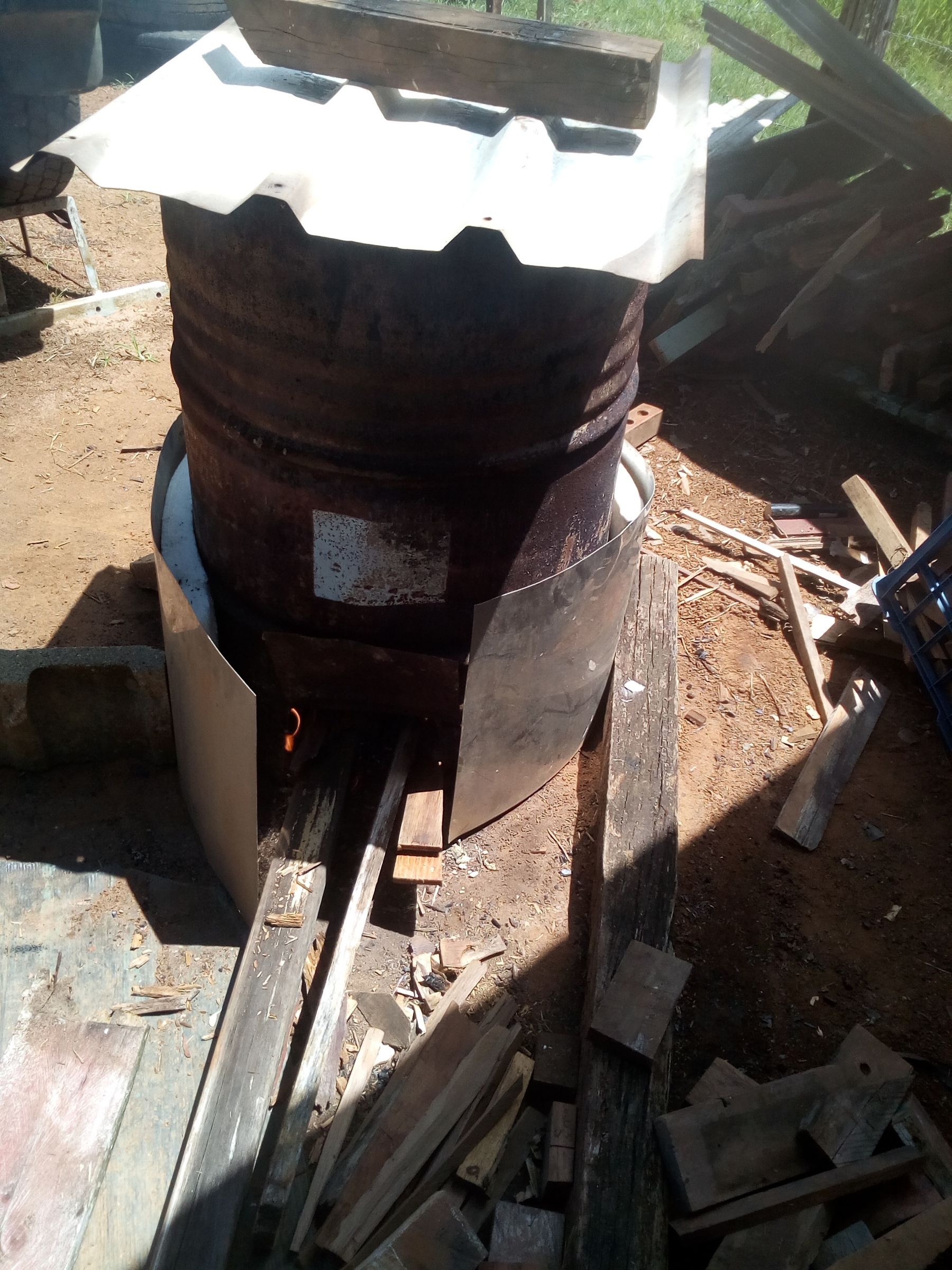 How I Make Biochar /Charcoal in a 44 Gallon Drum 2 Methods : 5 Steps ...
