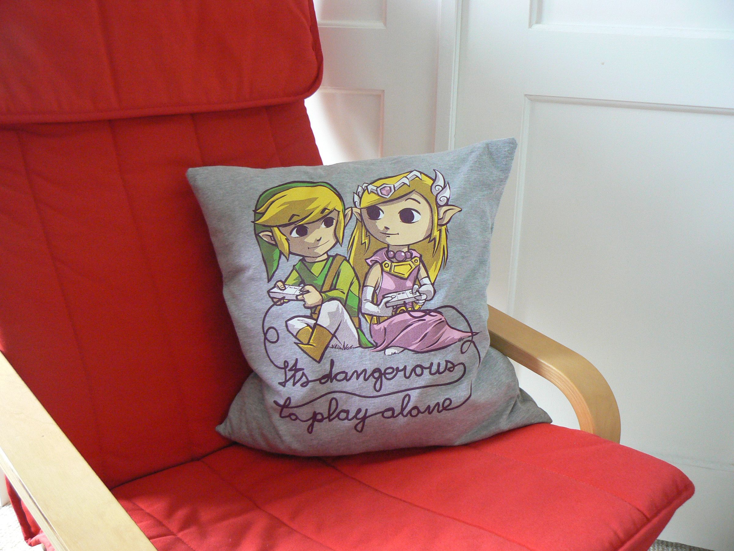 Cushion Cover From a T-shirt : 4 Steps (with Pictures) - Instructables