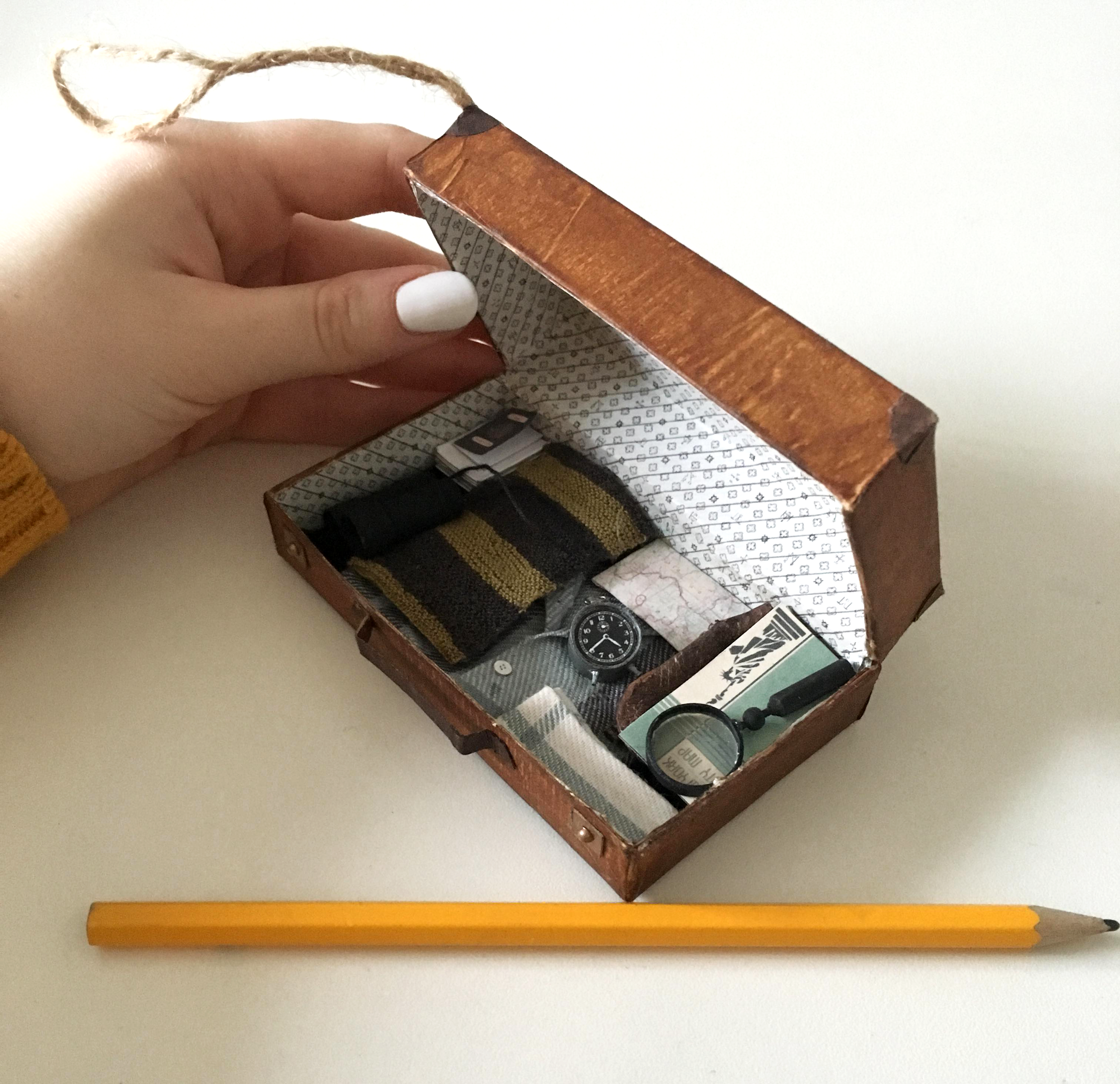 Miniature Newt Scamander's Suitcase (Fantastic Beasts and Where to Find ...