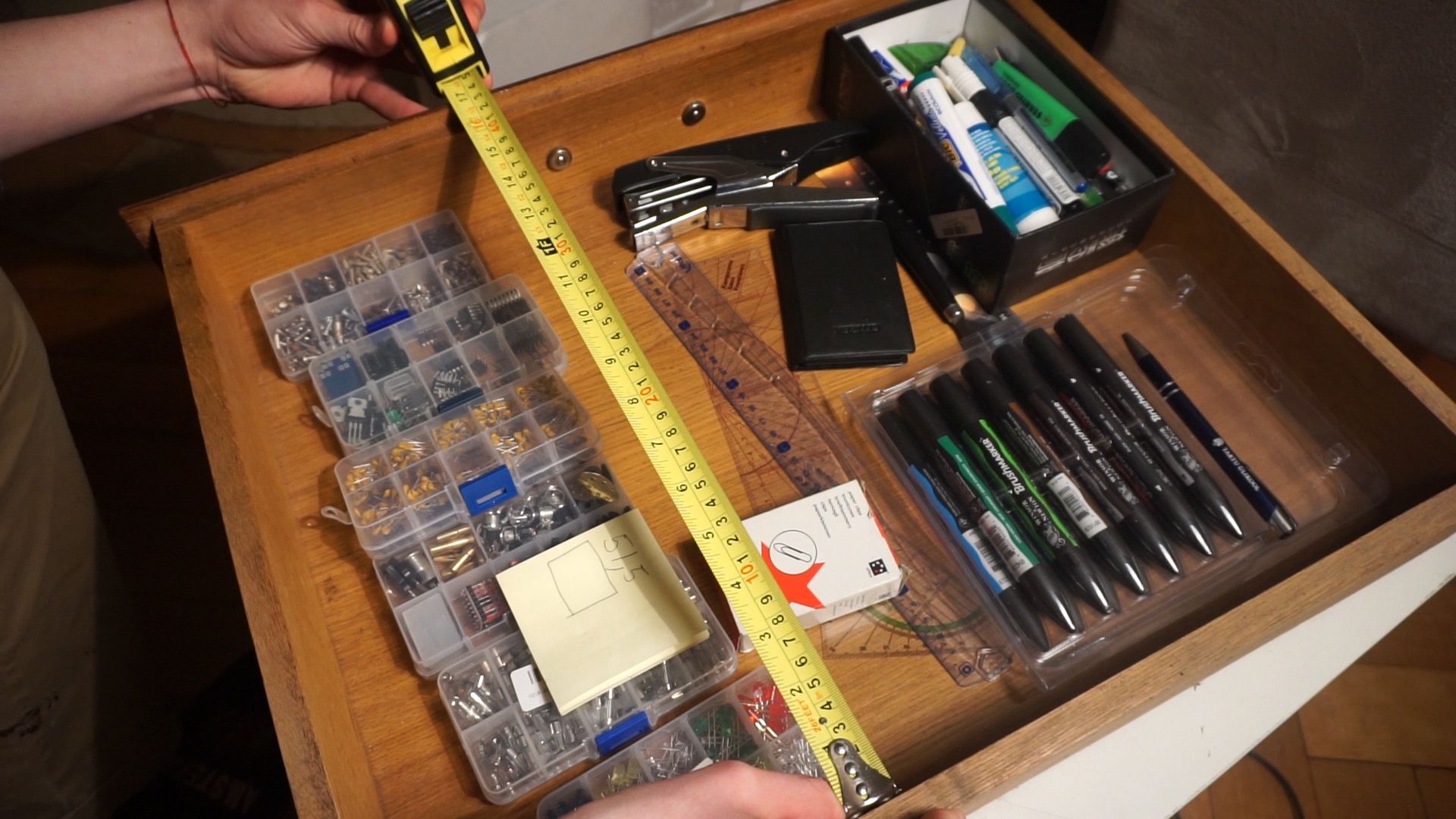 The Sleeper Electronic Components Organizer Desk : 10 Steps (with ...