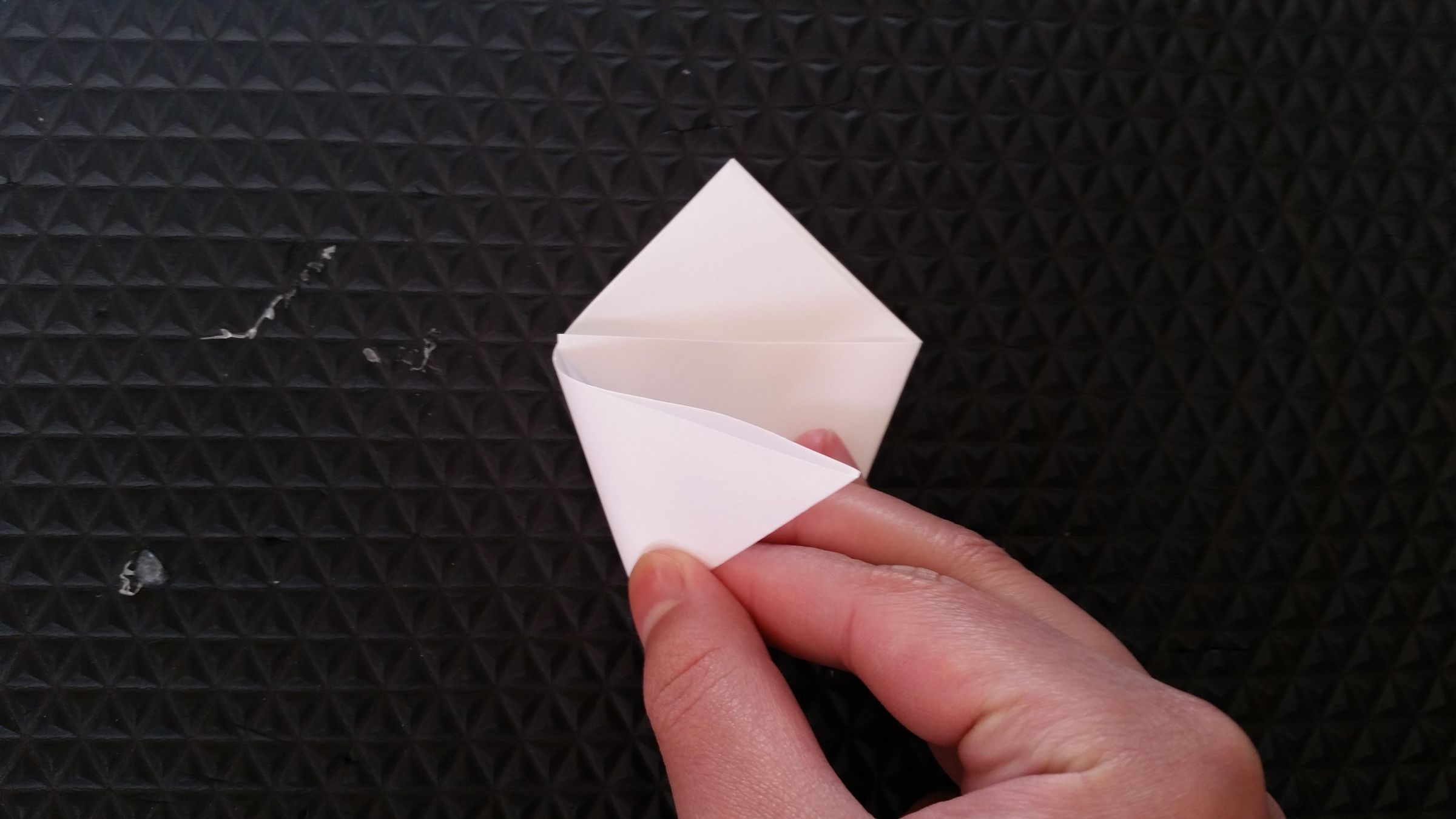 How to Make a Paper Worm Slinky : 5 Steps - Instructables