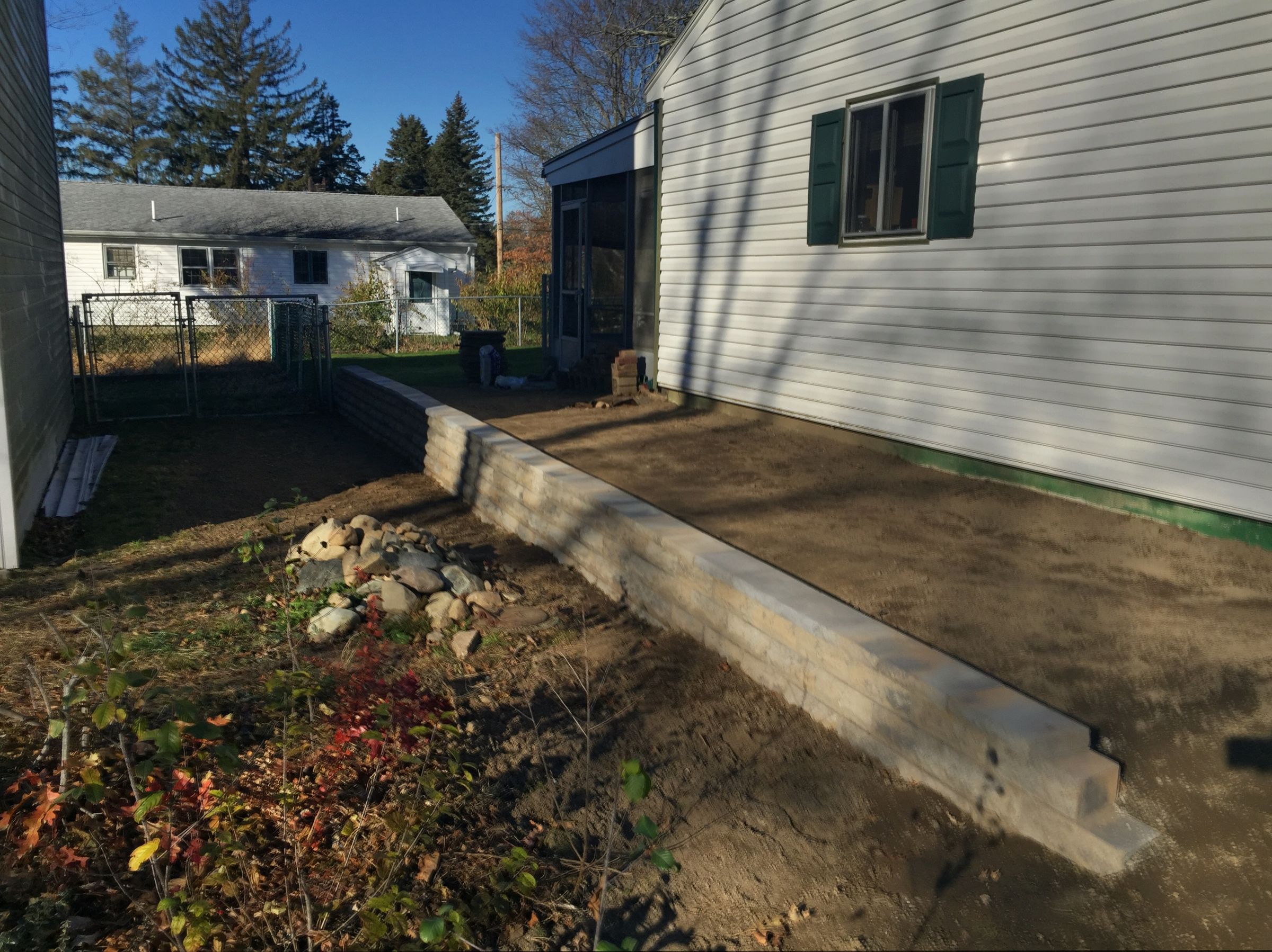 How to Build a Block Retaining Wall : 10 Steps (with Pictures ...