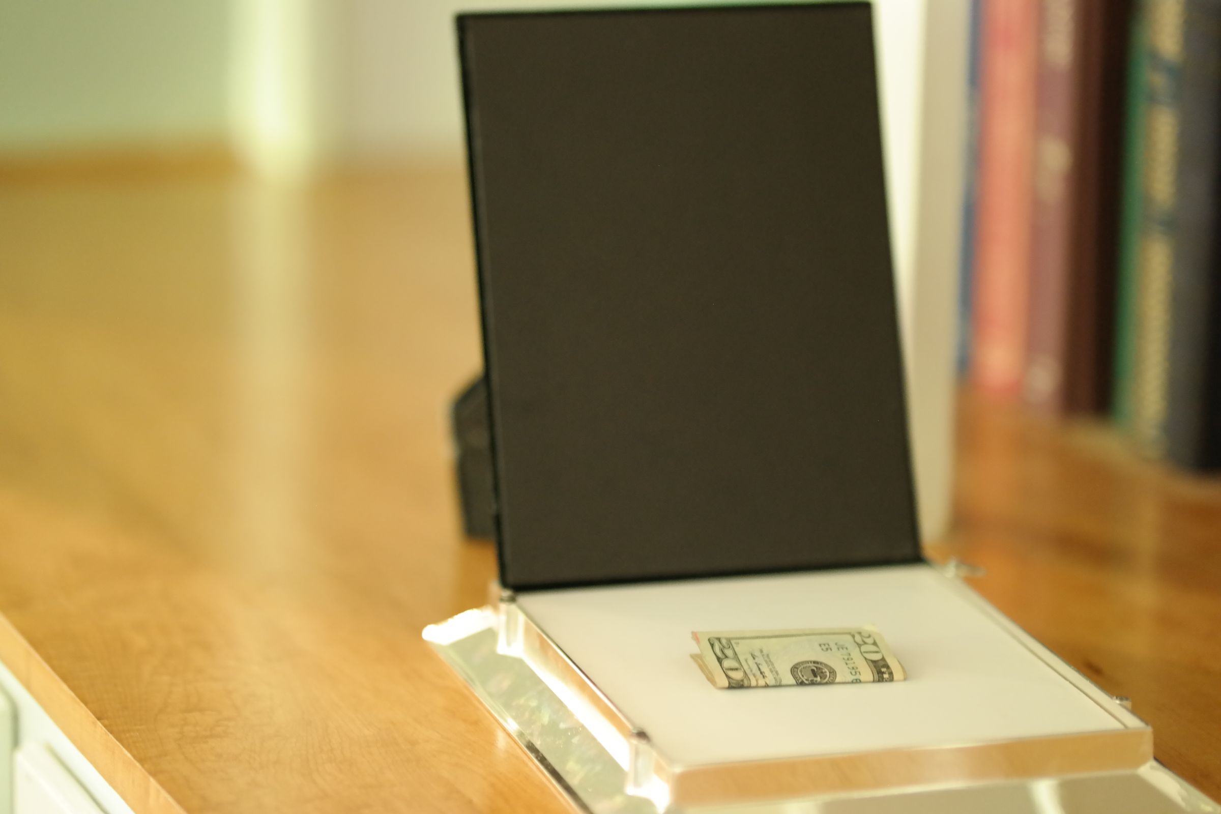 10 Simple Places to Hide Your Money : 12 Steps (with Pictures ...