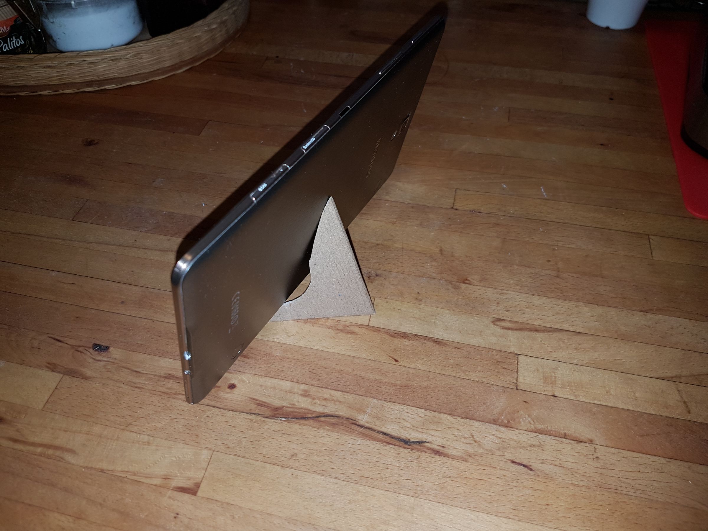 Free and Sturdy Cardboard Tablet Stand (with Pictures) - Instructables