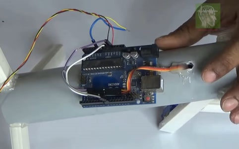 A Simple Robotic Arm Controlled Over Actual Hand Movement : 7 Steps ...