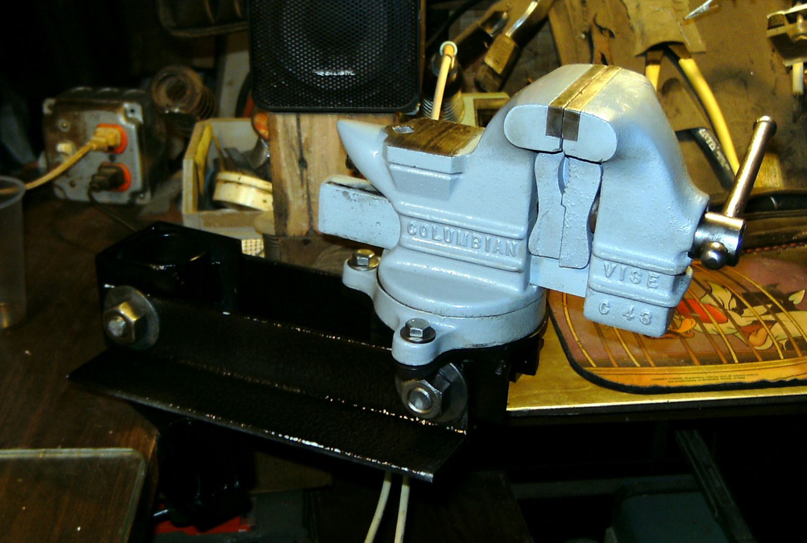 Pivoting Arm Vise Mount Build : 12 Steps (with Pictures) - Instructables