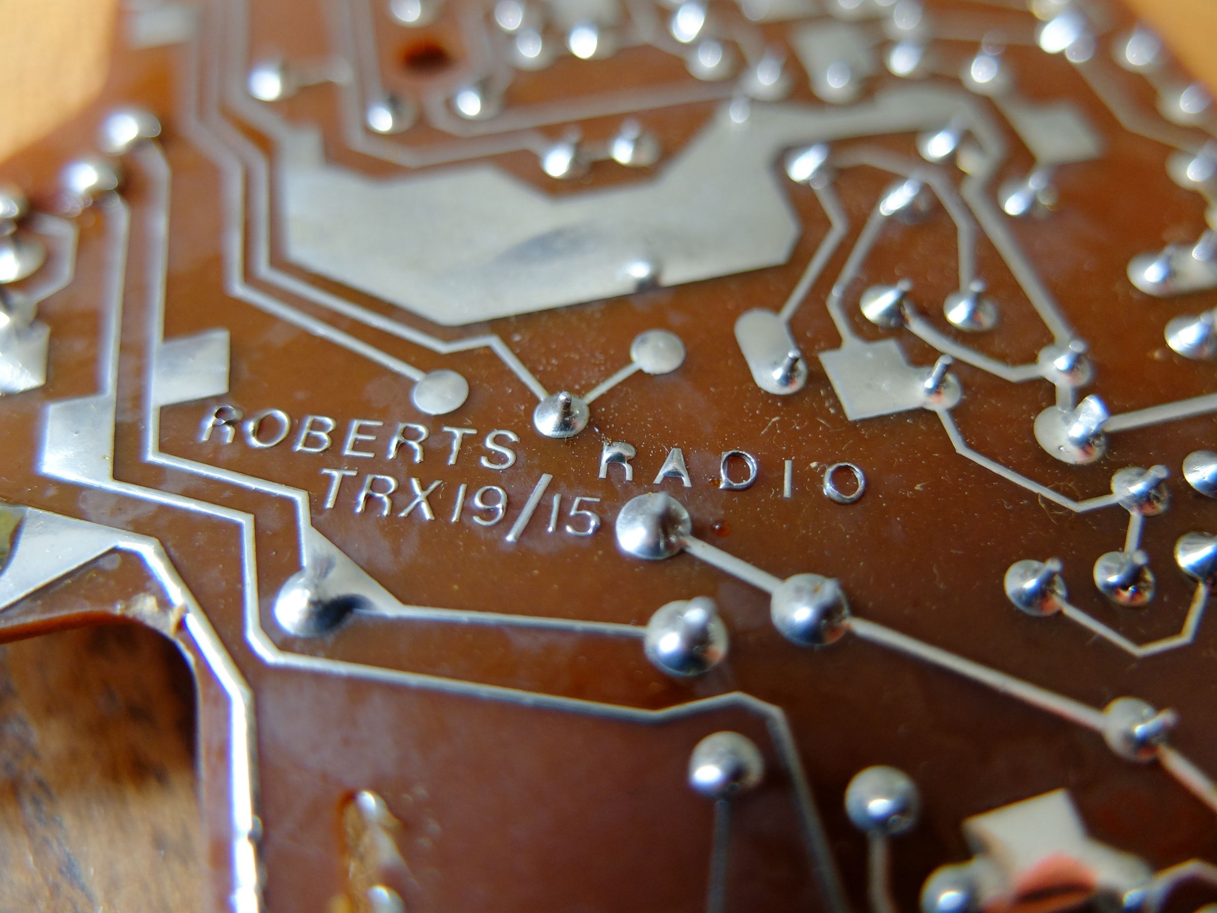 Vintage Radio Turned Into a Phone Speaker : 4 Steps (with Pictures ...