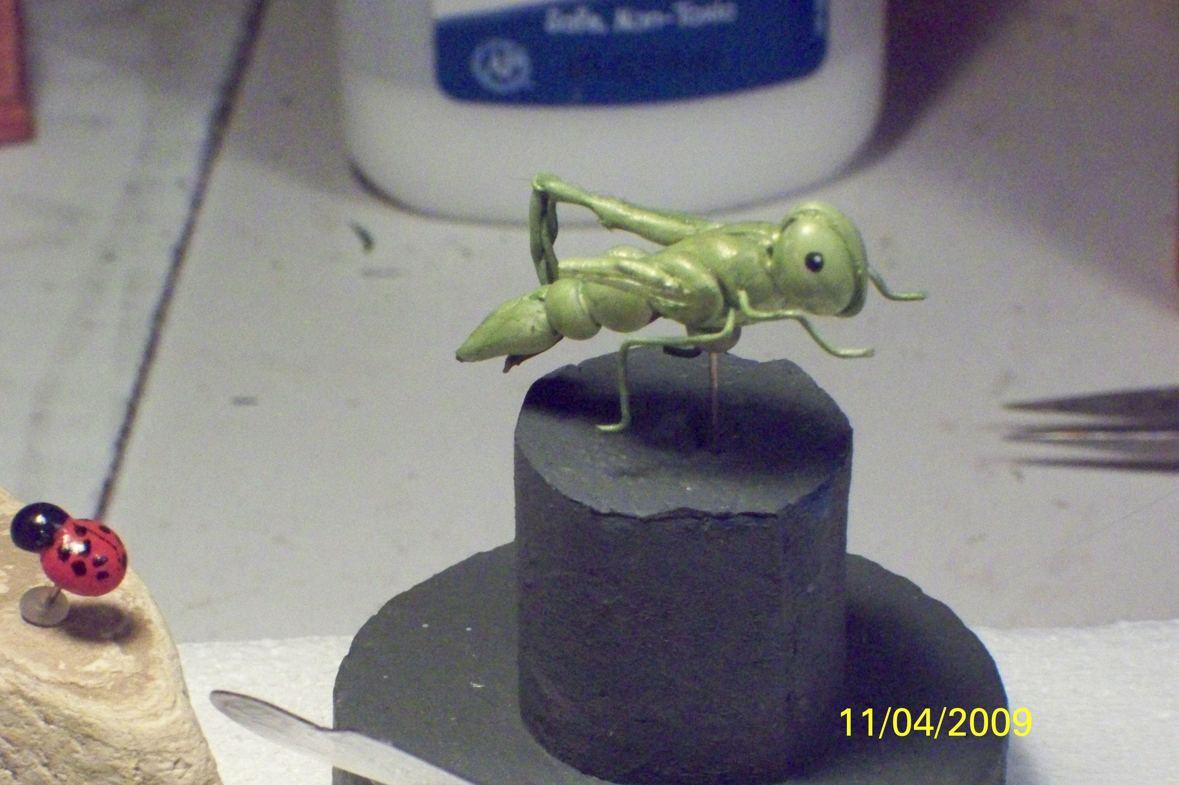 How to Make Glue Bugs : 9 Steps (with Pictures) - Instructables