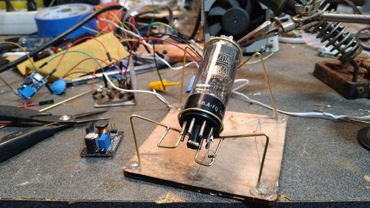 Circuit Sculpture Based on an EM34 Tuning Indicator Tube : 4 Steps ...