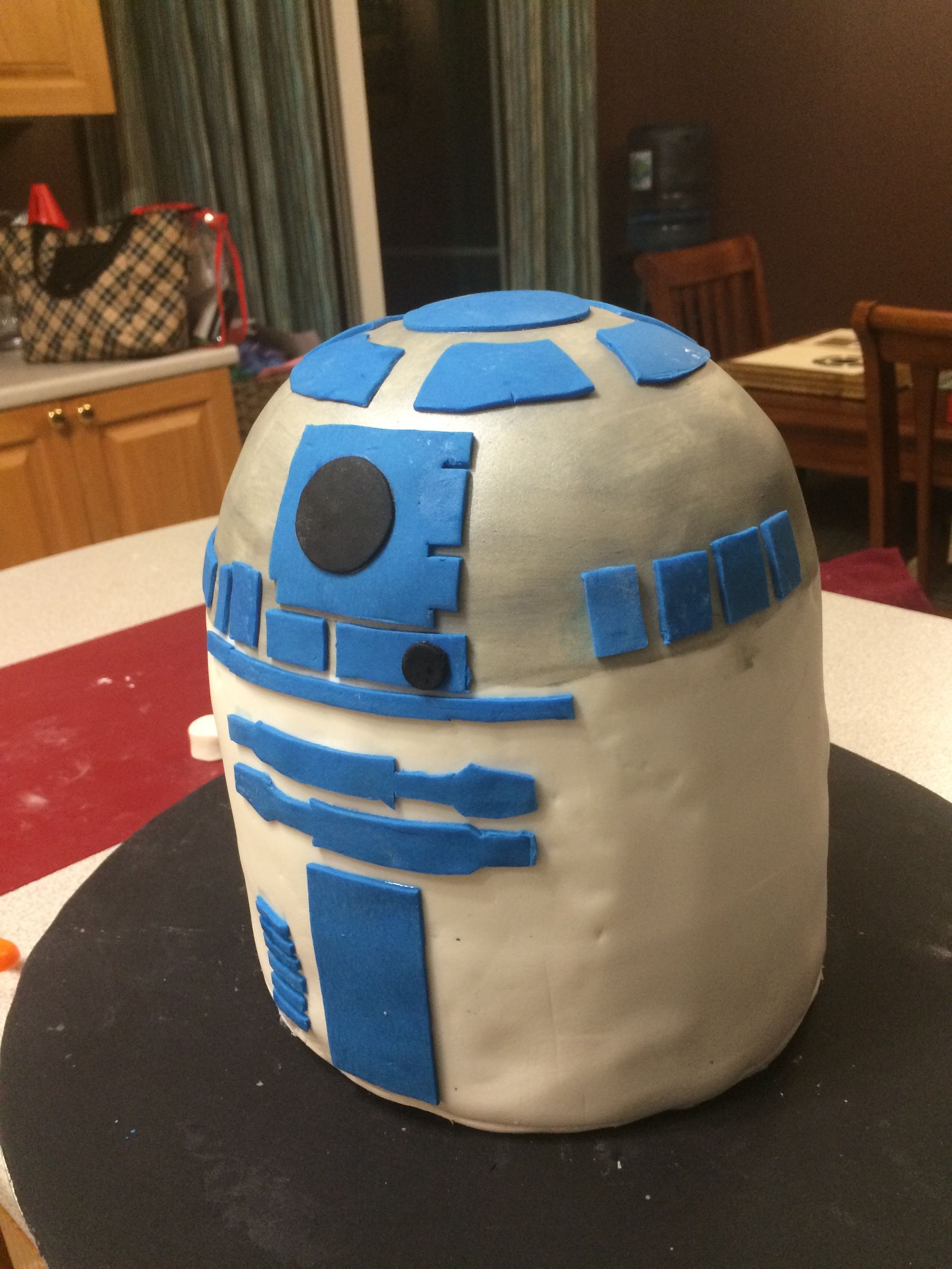 R2-D2 Cake : 5 Steps (with Pictures) - Instructables