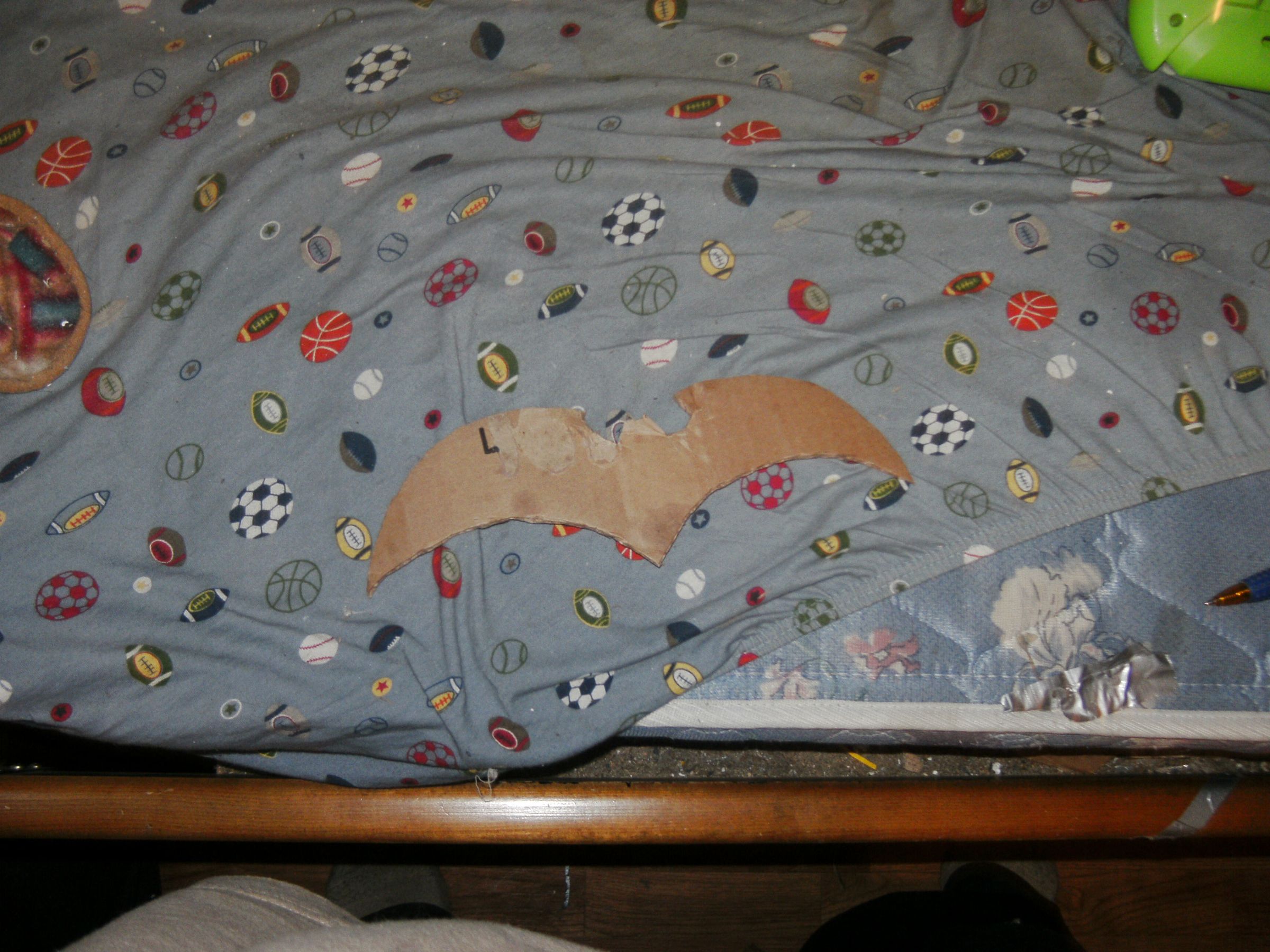 How to Make Batman's Batarang From Cardboard : 7 Steps - Instructables