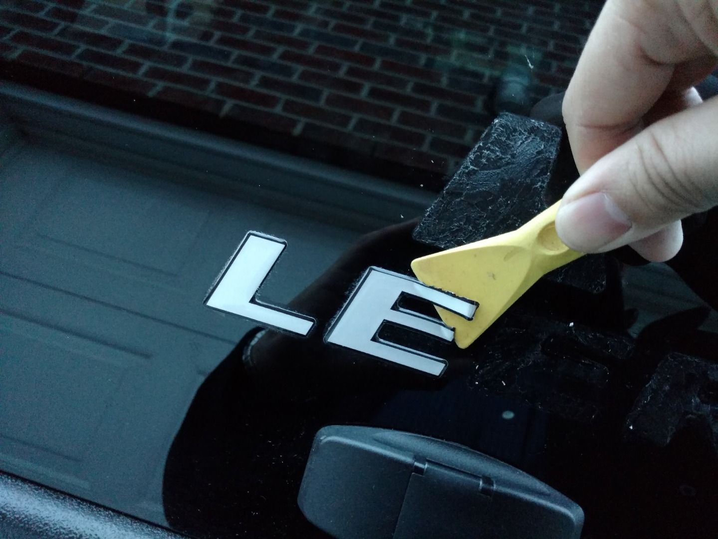 Remove Branding From Your Car : 8 Steps (with Pictures) - Instructables
