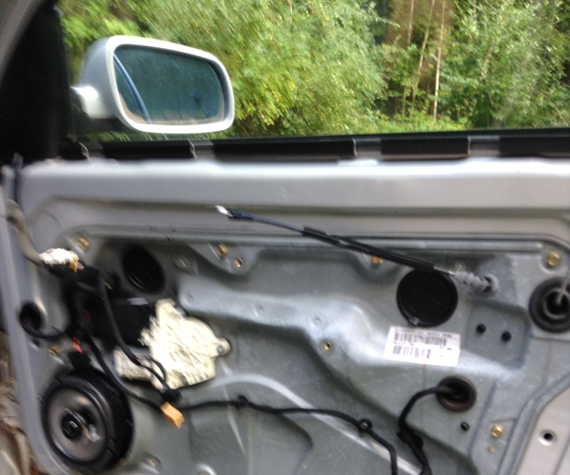 Volkswagen Car Door Disassembly and Reassembly : 4 Steps - Instructables