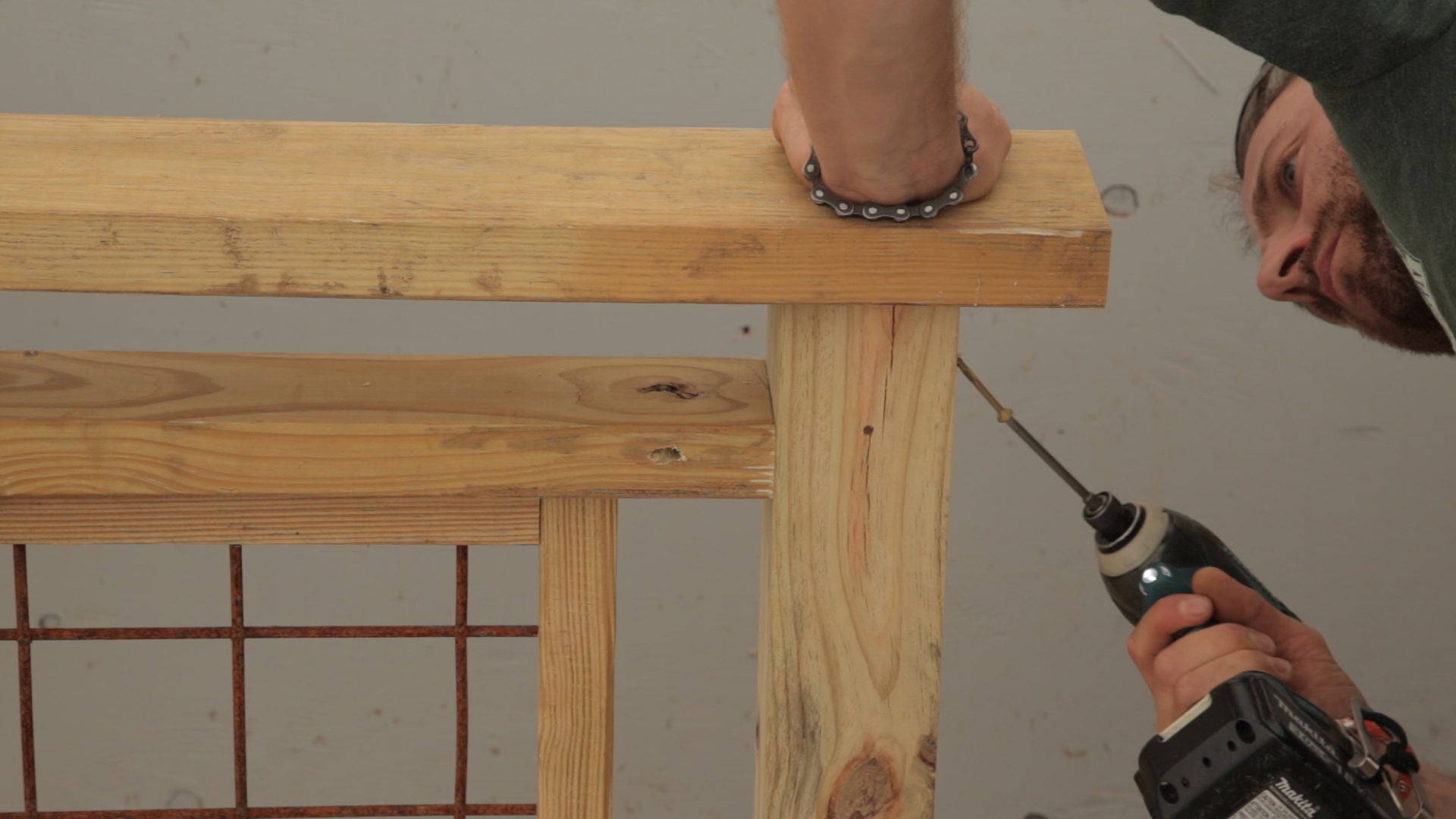 Deck Railing With Hogwire Panels : 12 Steps (with Pictures) - Instructables