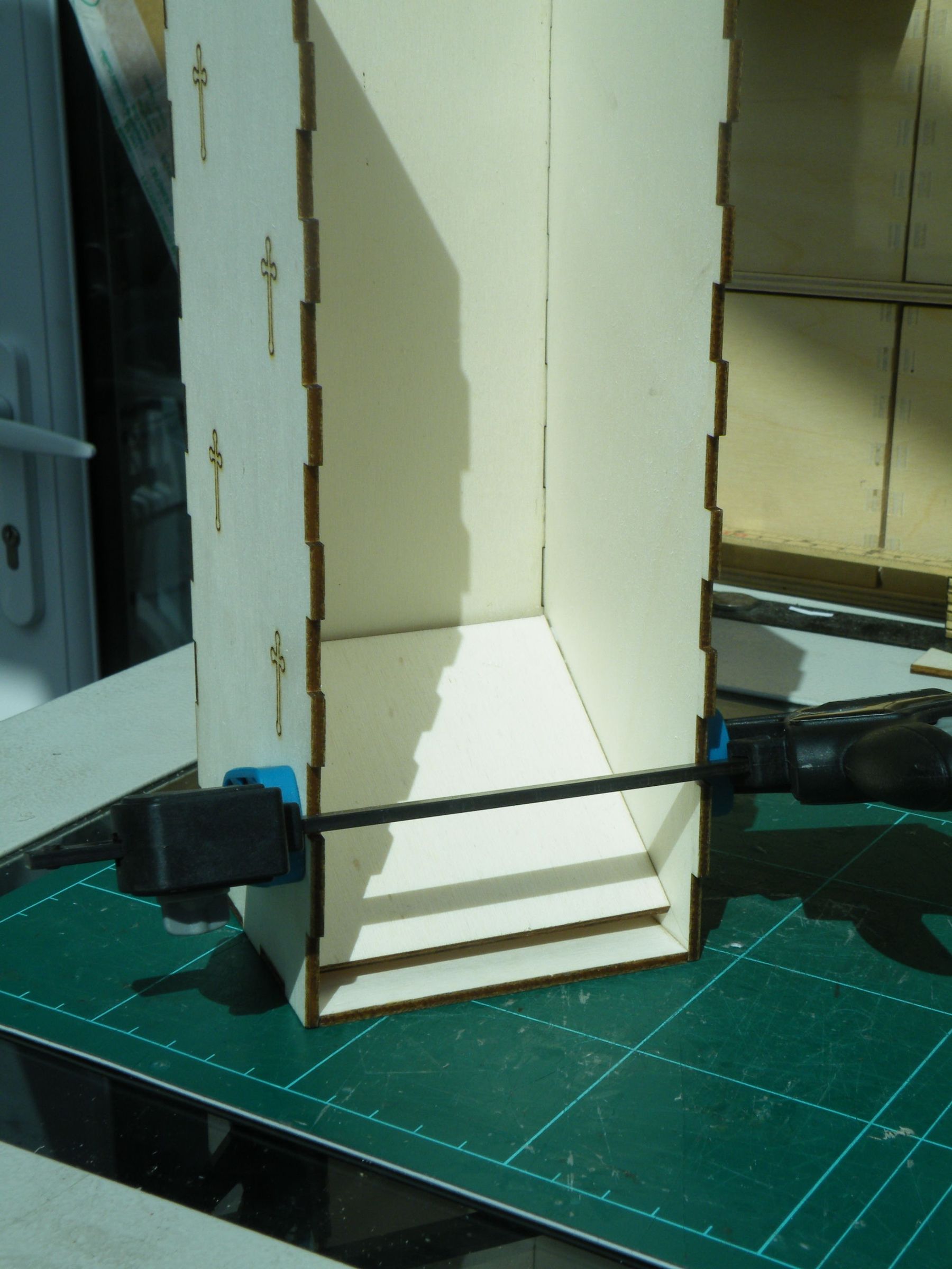 Dice Tower : 17 Steps (with Pictures) - Instructables