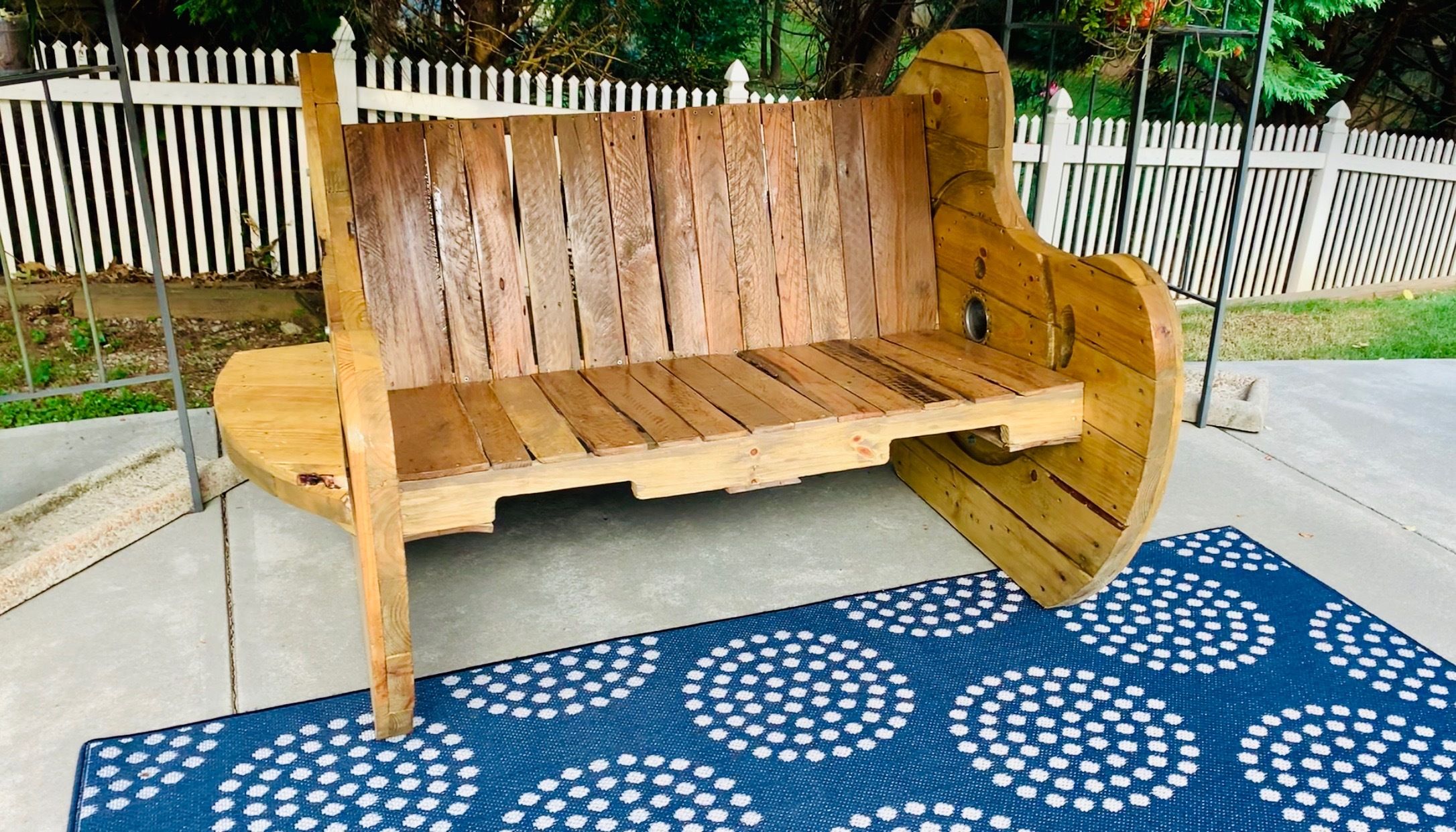 Cable Spool Pallet Bench - DIY Outdoor Seating! : 10 Steps (with ...