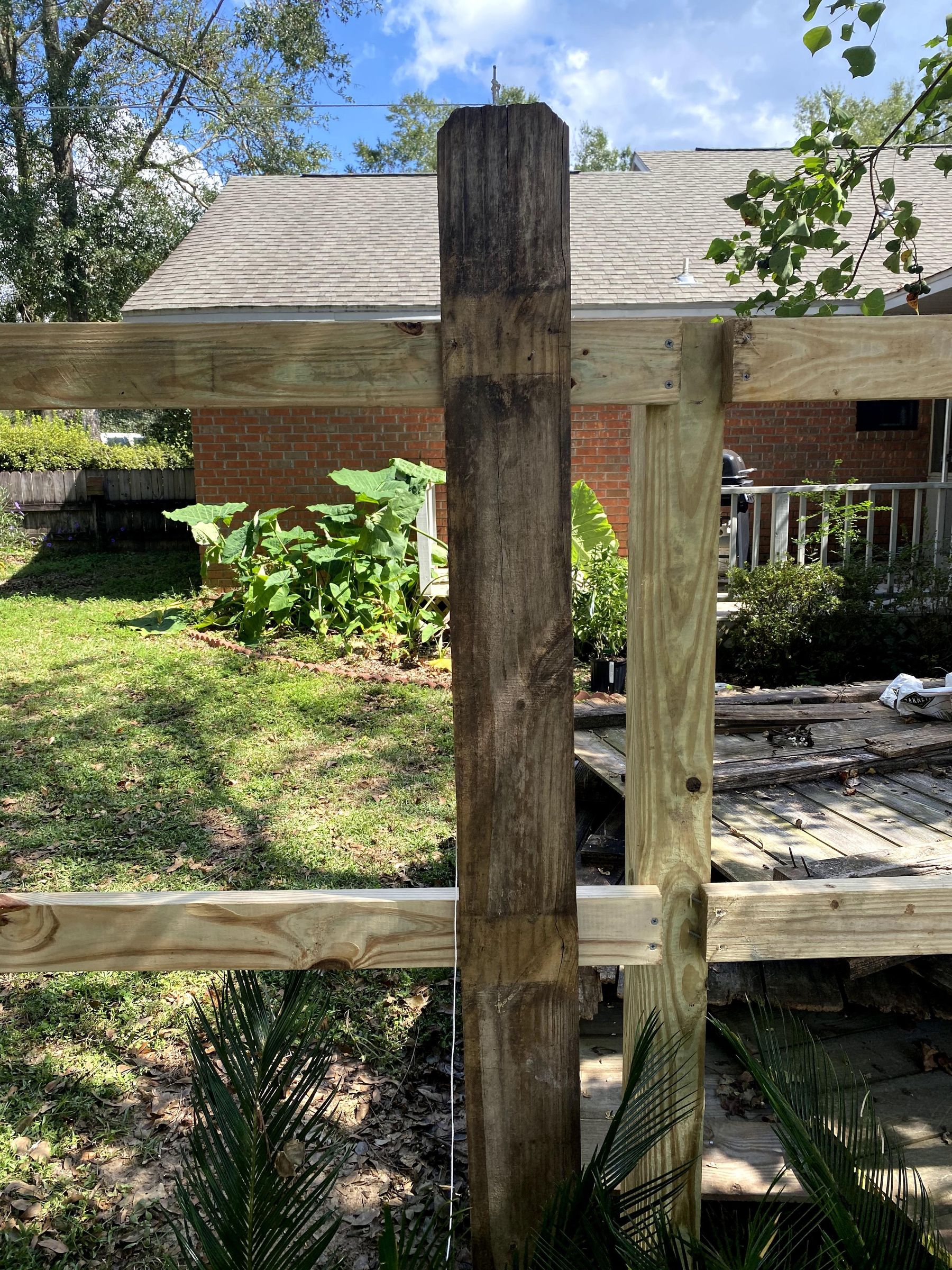 Build a Dog-Ear Fence From Scratch : 5 Steps (with Pictures ...