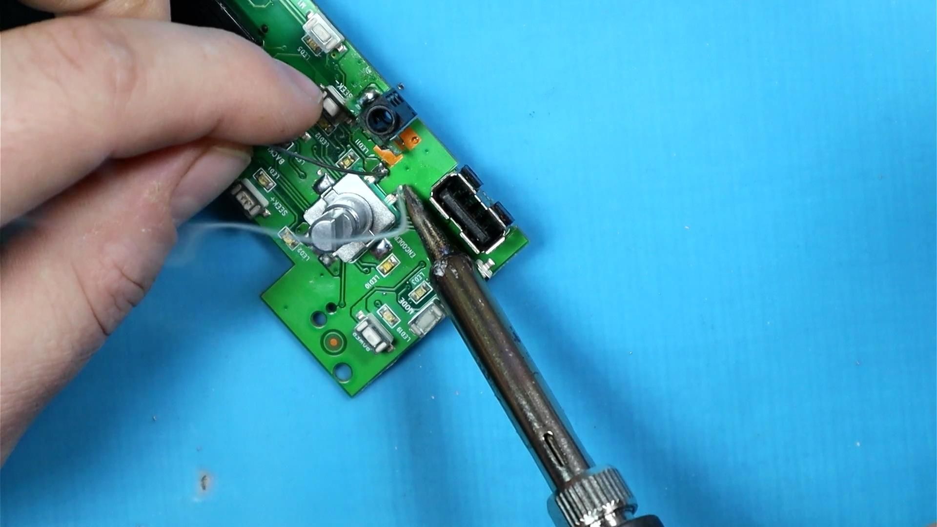 How to Replace the Rotary Encoder on a Car Radio : 5 Steps (with ...