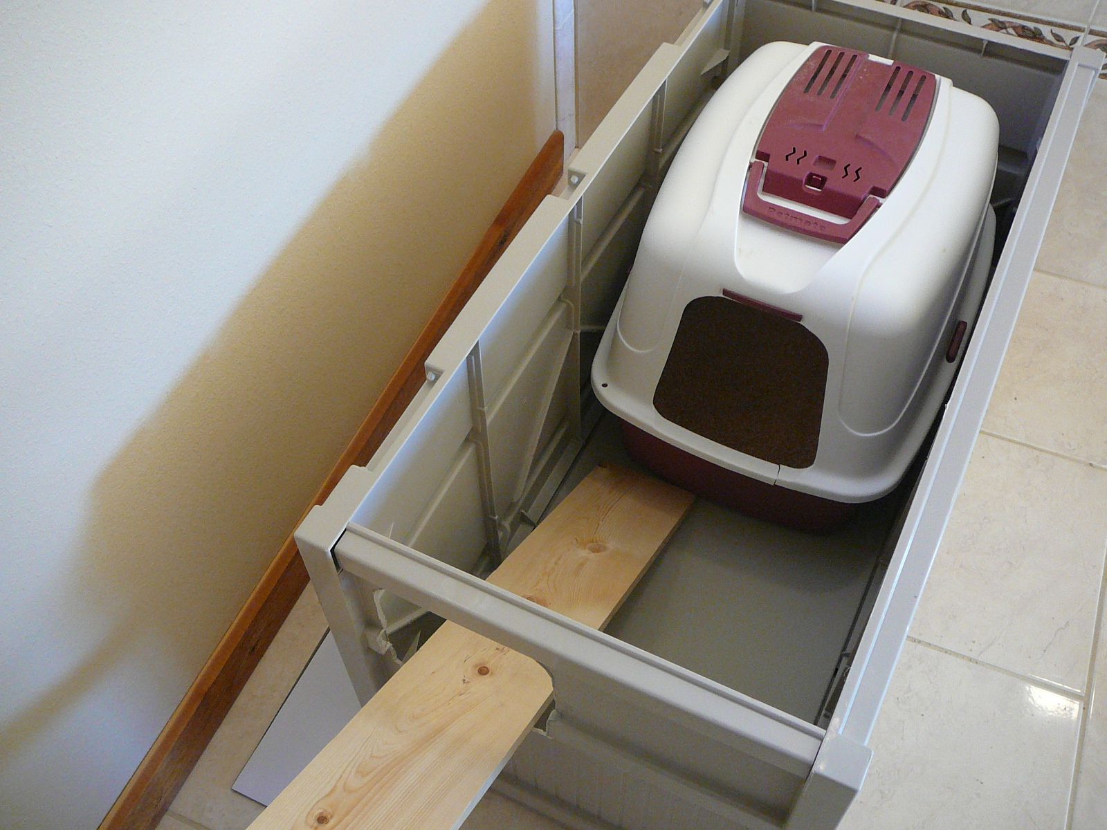 How to Make a Mess-less Cat Litter Box : 5 Steps - Instructables