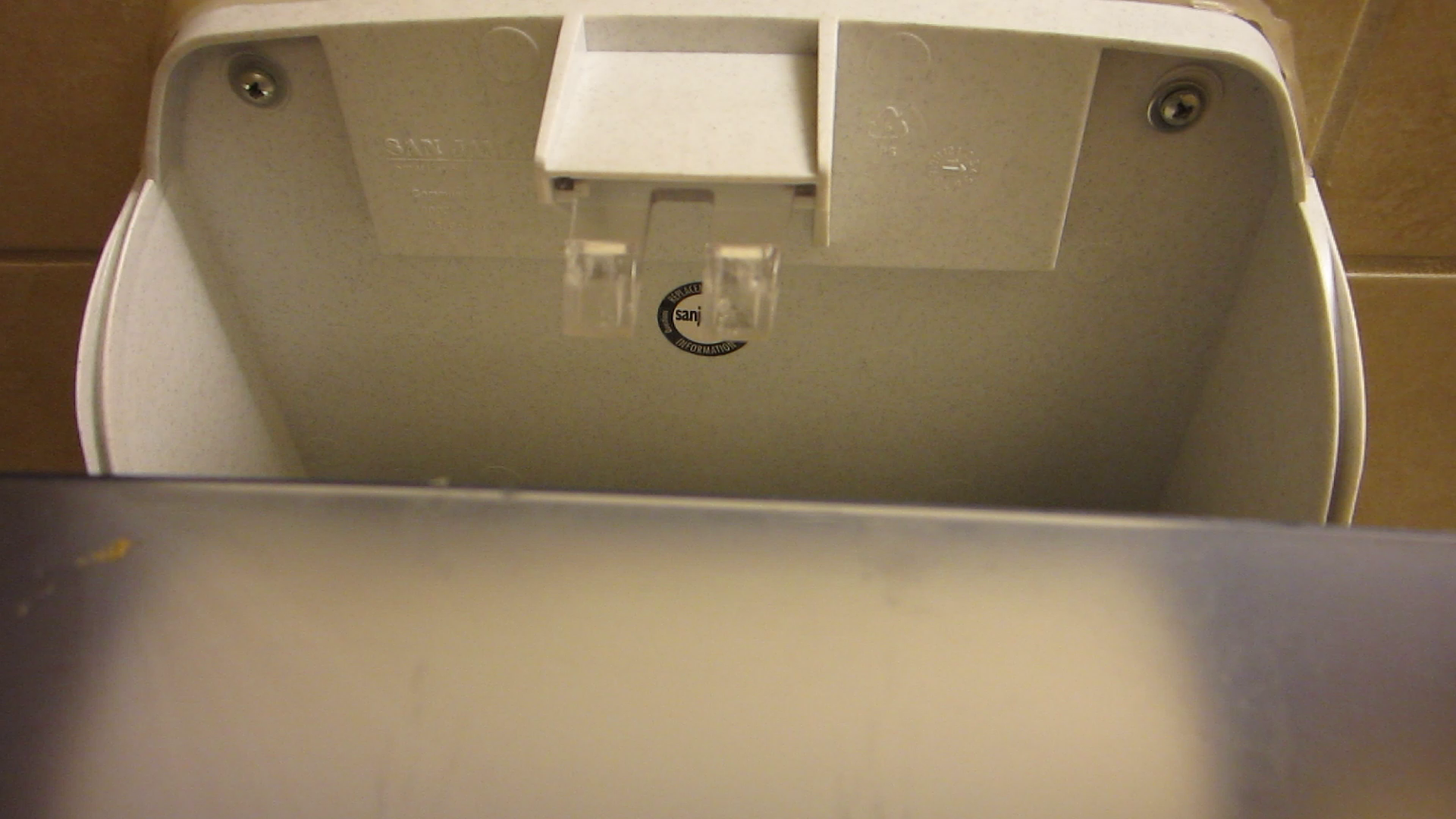 How to Pick Simple Locks/Latches With a Paper Clip : 6 Steps (with ...