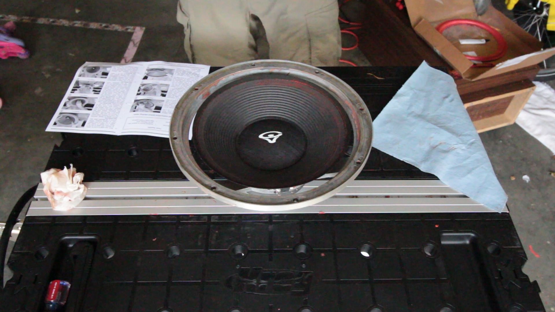Fix a Speaker by Replacing the Foam Edge : 13 Steps (with Pictures ...