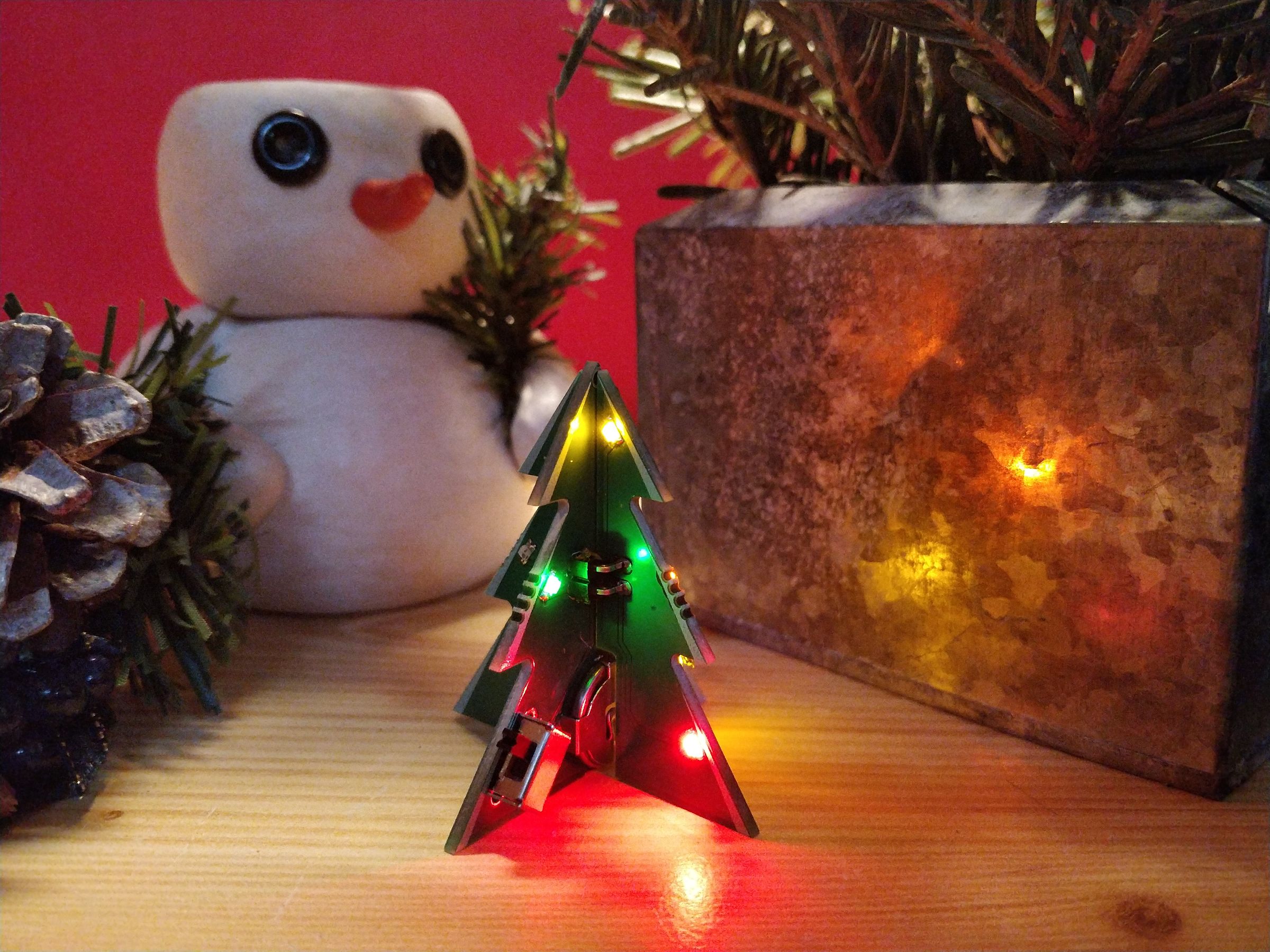 $1 PCB Christmas Tree : 7 Steps (with Pictures) - Instructables
