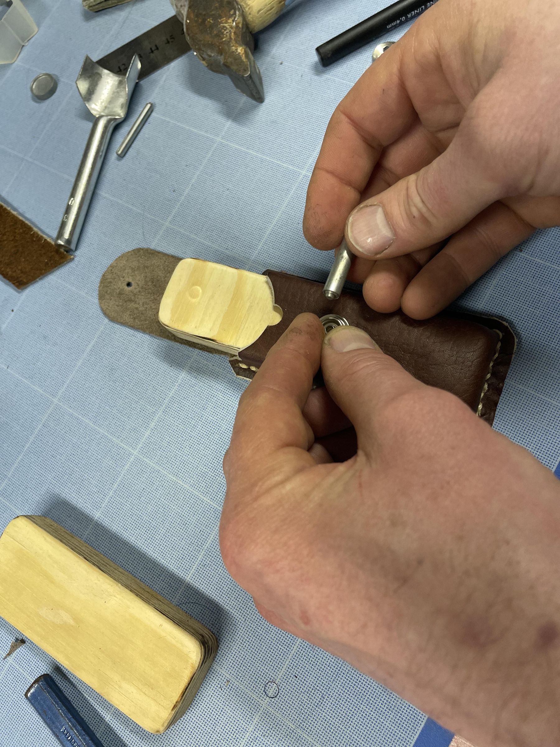 Leatherman Horizontal Sheath : 12 Steps (with Pictures) - Instructables