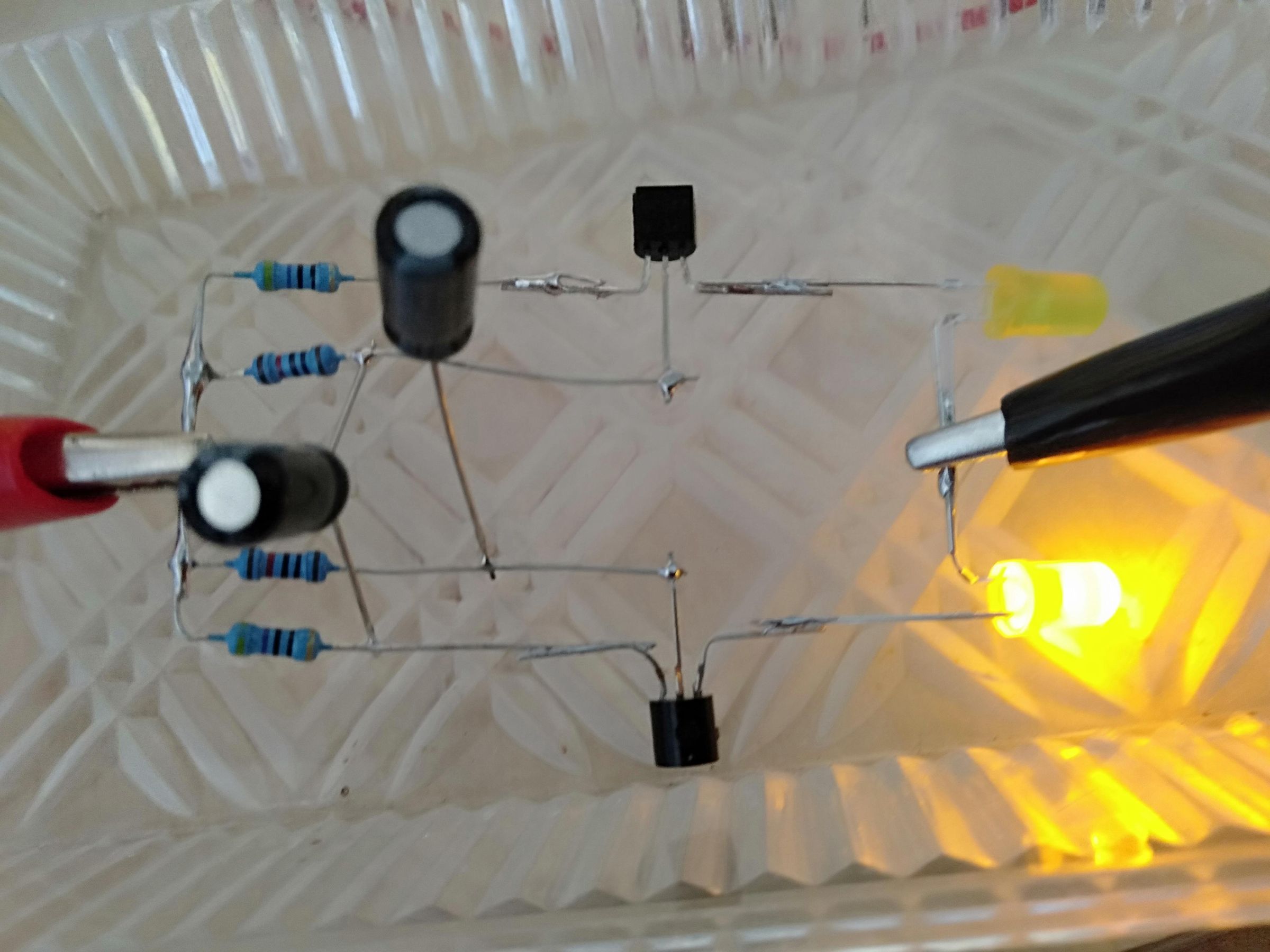Simple Flip Flop Circuit : 8 Steps (with Pictures) - Instructables