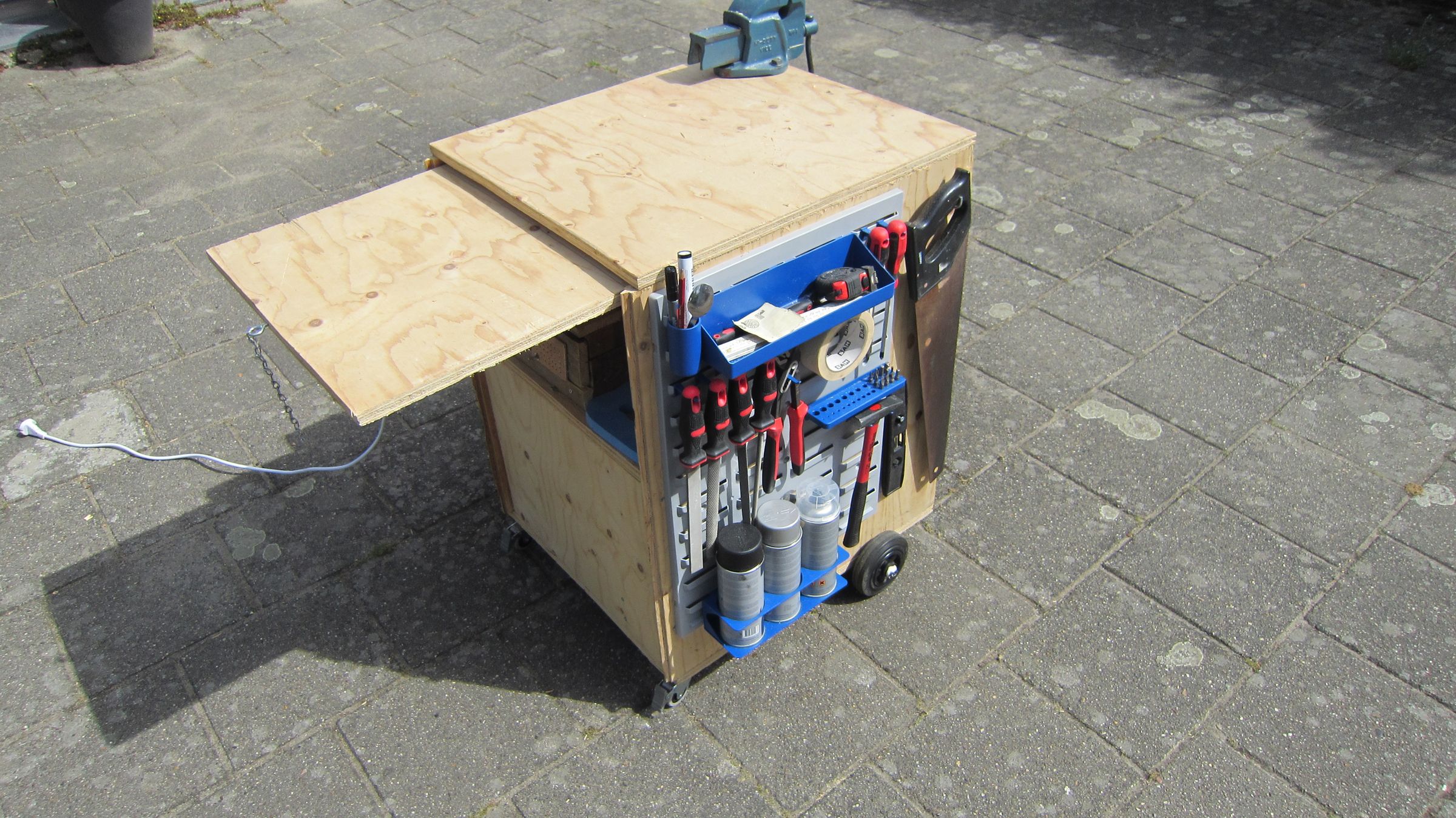 Portable Workbench : 3 Steps (with Pictures) - Instructables