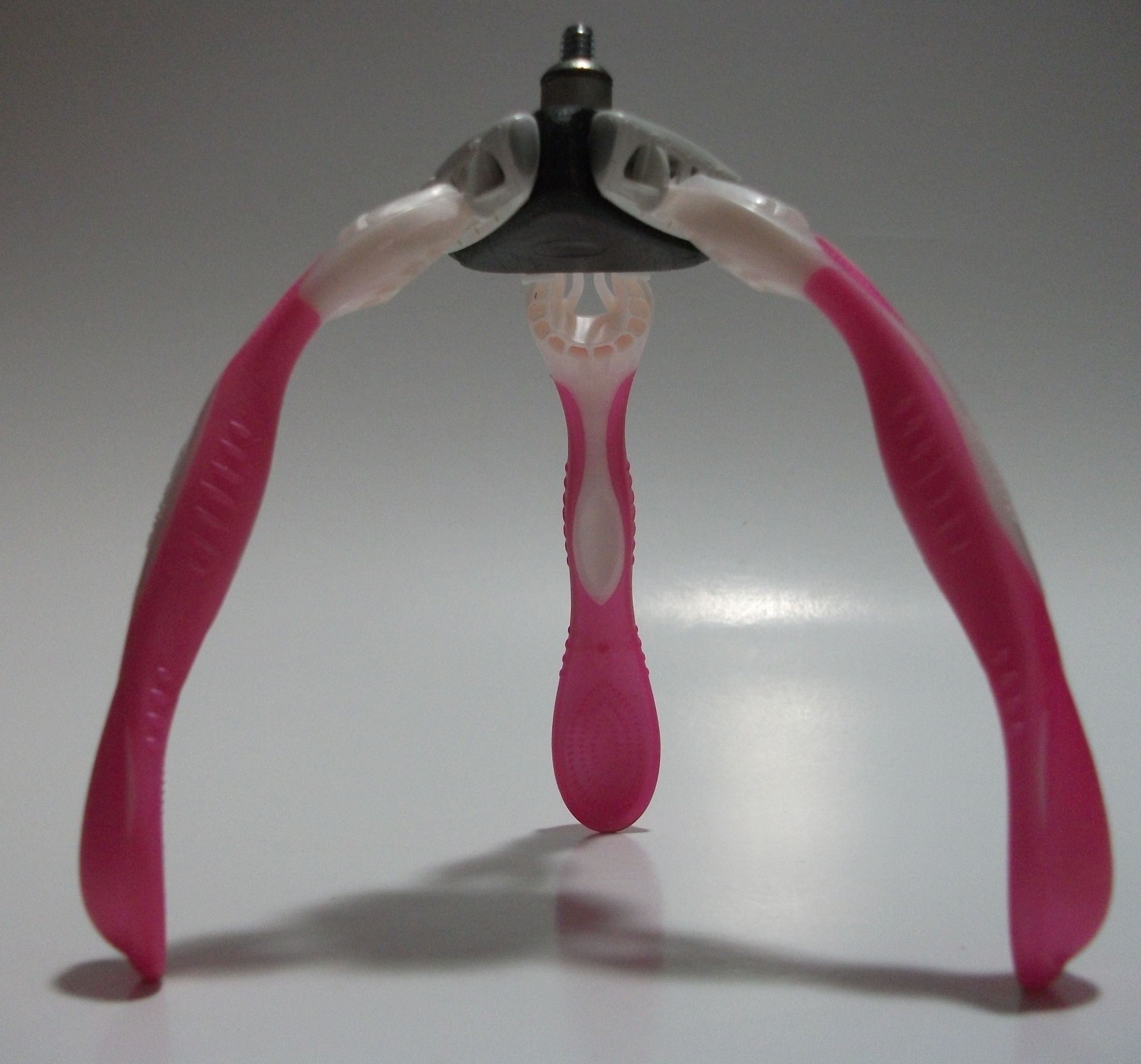 Very Cool Mini Disposable Razor Tri-pod for Your Camera! : 3 Steps ...