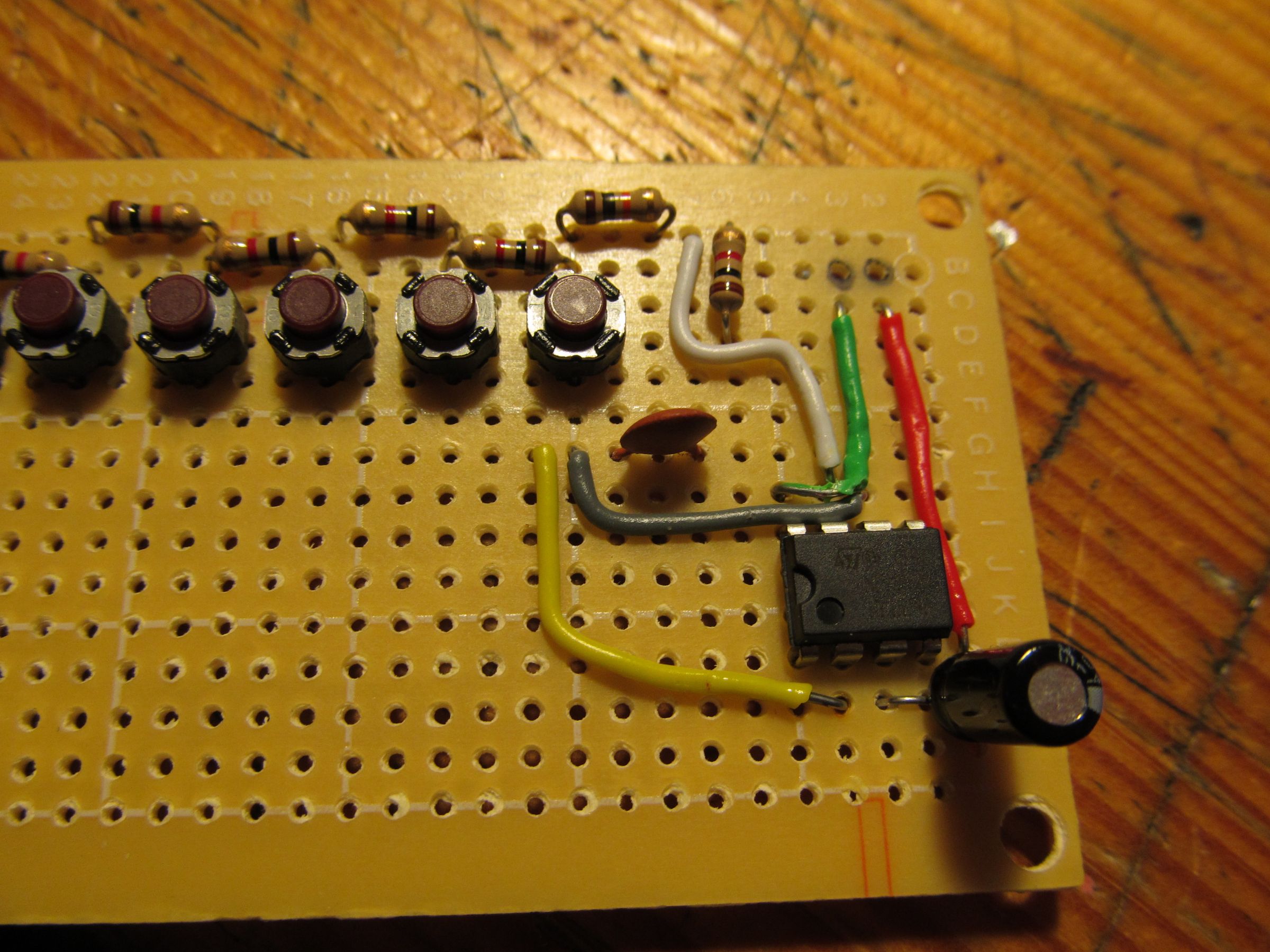 How to Make an Electronic Piano With a 555 IC : 16 Steps - Instructables