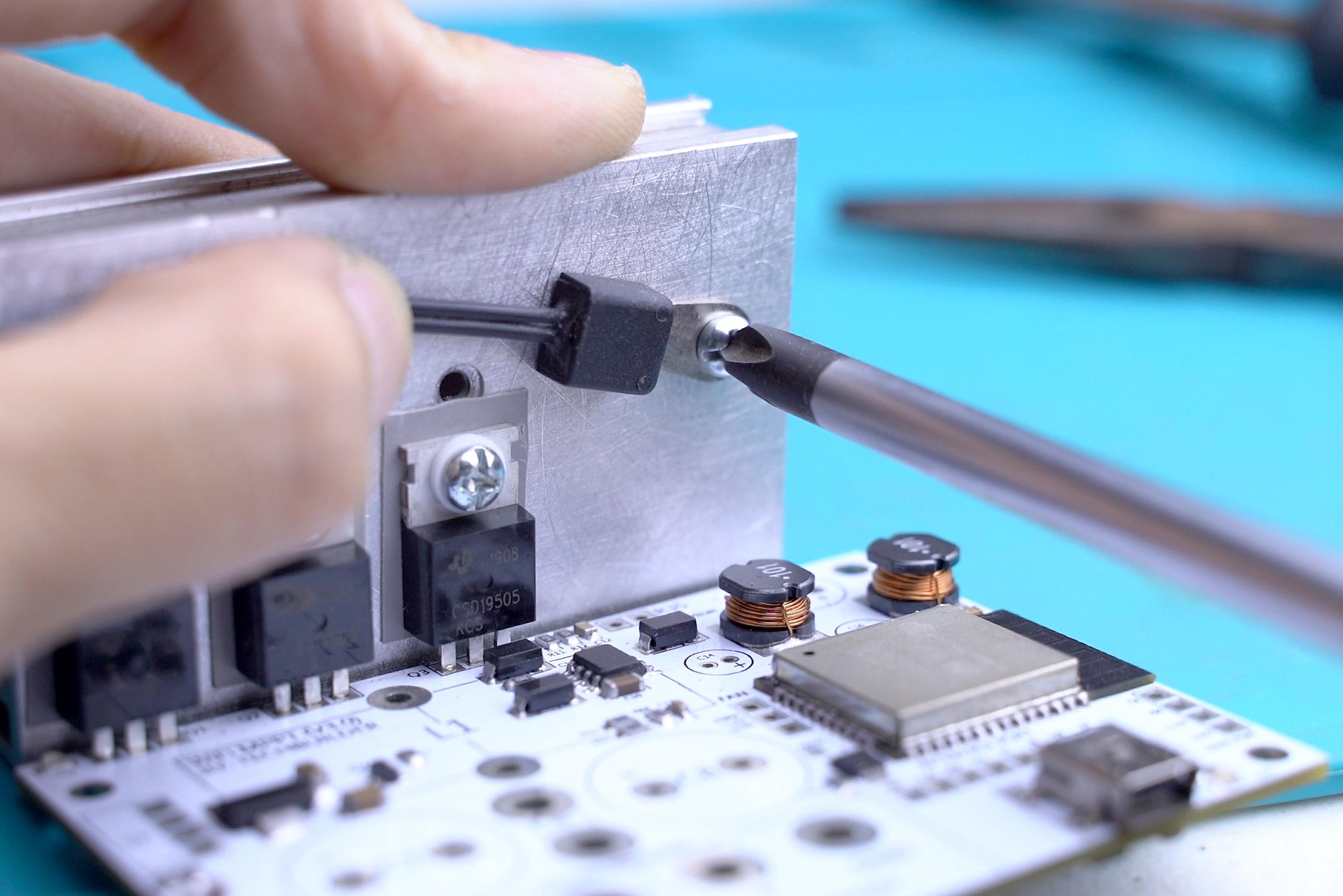 1kW Arduino MPPT Solar Charge Controller (ESP32 + WiFi) : 46 Steps ...