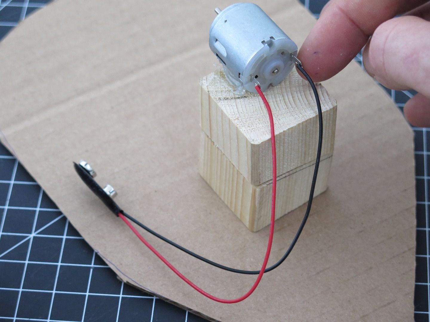 Self-Defeating Fan Car : 7 Steps (with Pictures) - Instructables