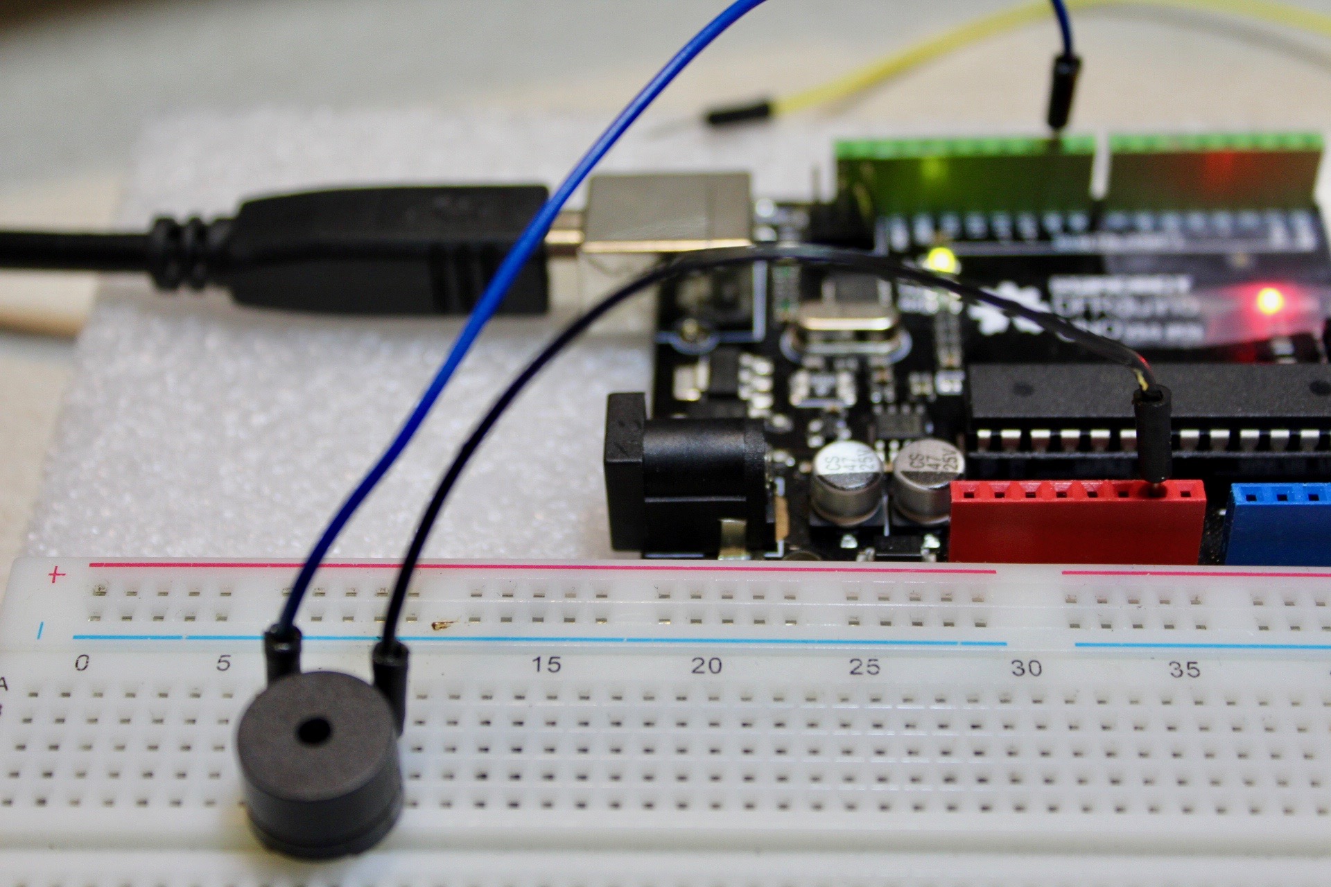 8 Bit Electronic Music Using a Vibrations From Piezo Buzzer : 4 Steps - Instructables