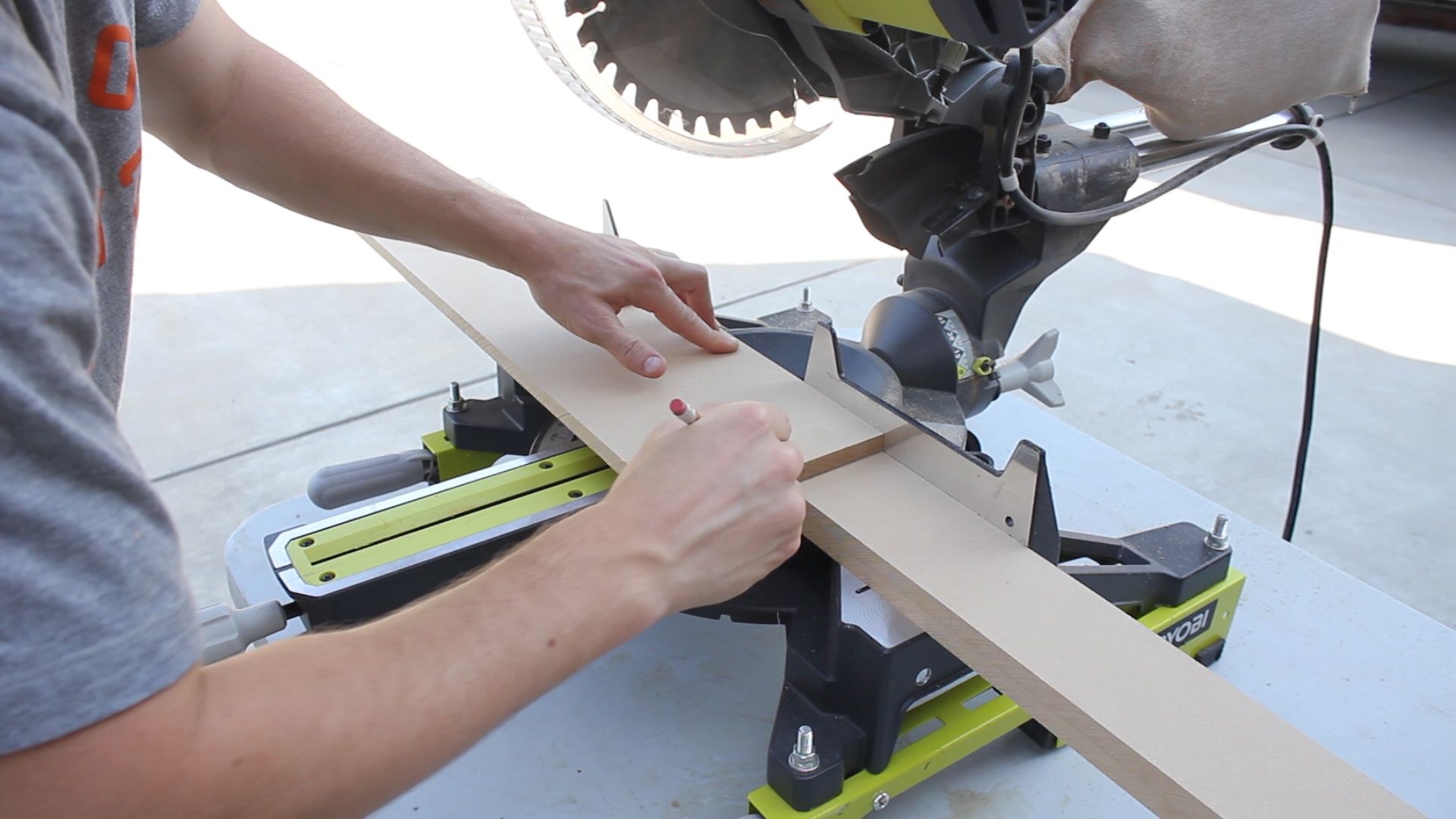 How to Make a $20 Router Sled : 13 Steps (with Pictures) - Instructables