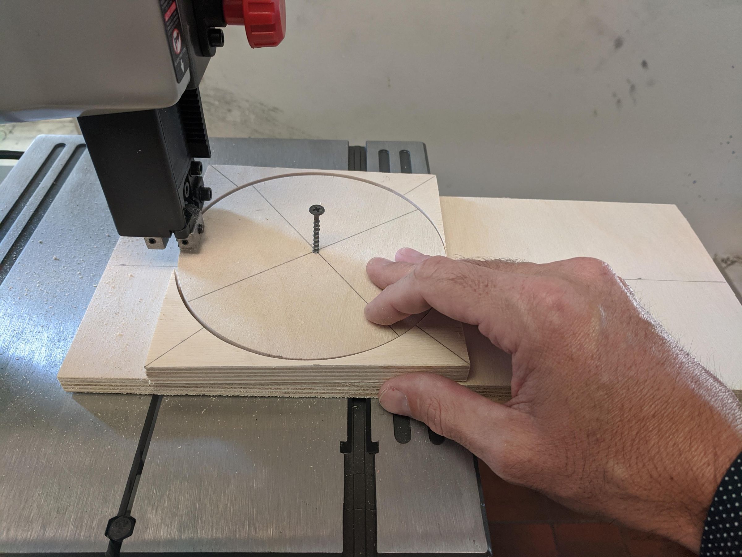 Bandsaw Circle-Cutting Jig (Super Quick and Rough) : 6 Steps (with ...