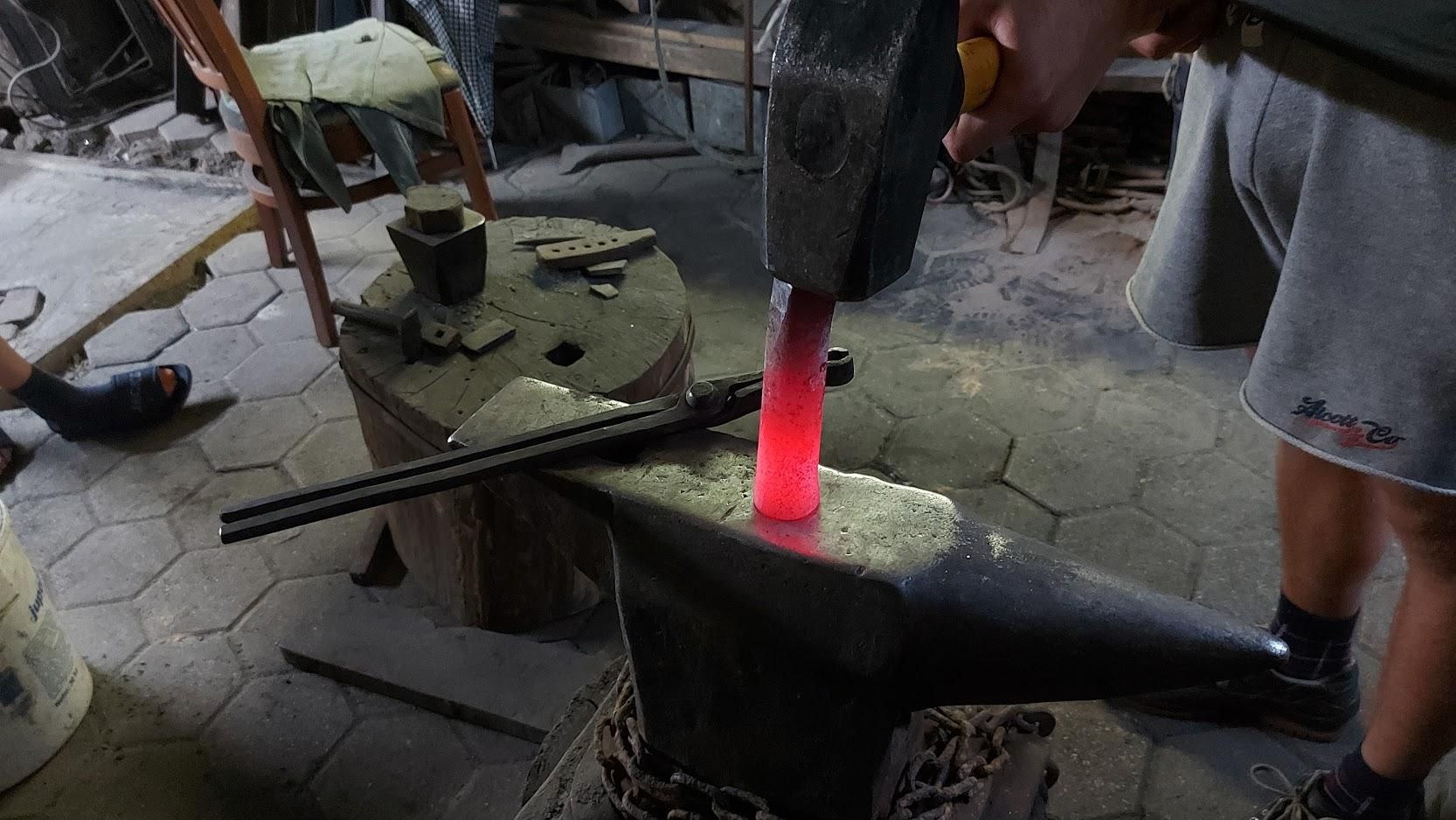 Forging a Hot Cut Blacksmiths Tool : 6 Steps (with Pictures ...