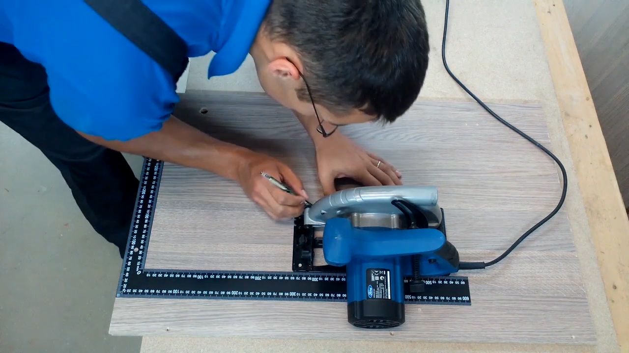 How to Make a Homemade Table Saw With Circular Saw : 6 Steps (with ...