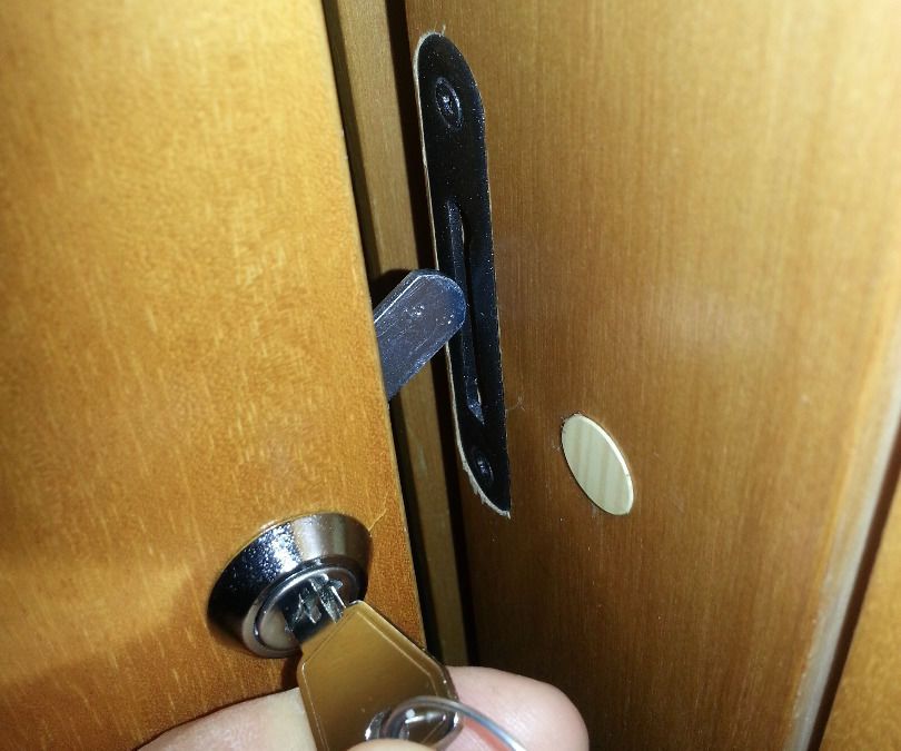 Install a Drawer Lock on a Fake-adapted Sliding Door : 11 Steps (with ...