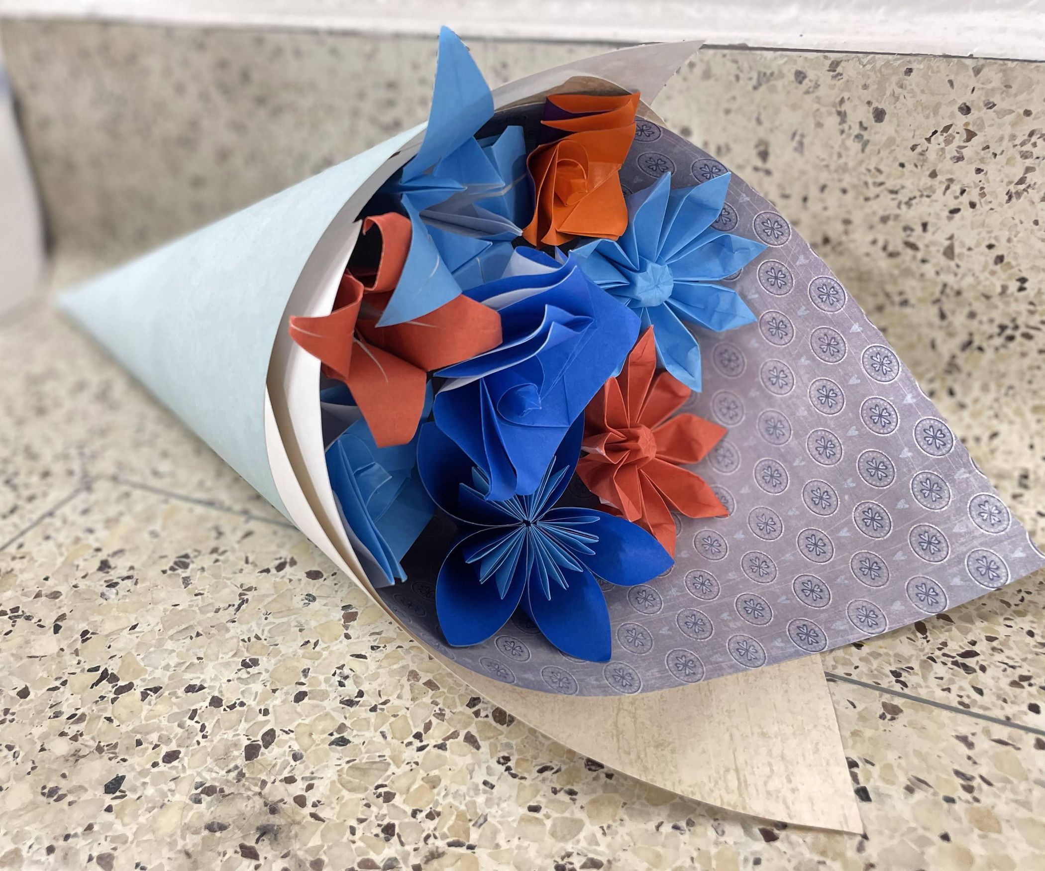 Bouquet of Origami Flowers : 19 Steps (with Pictures) - Instructables