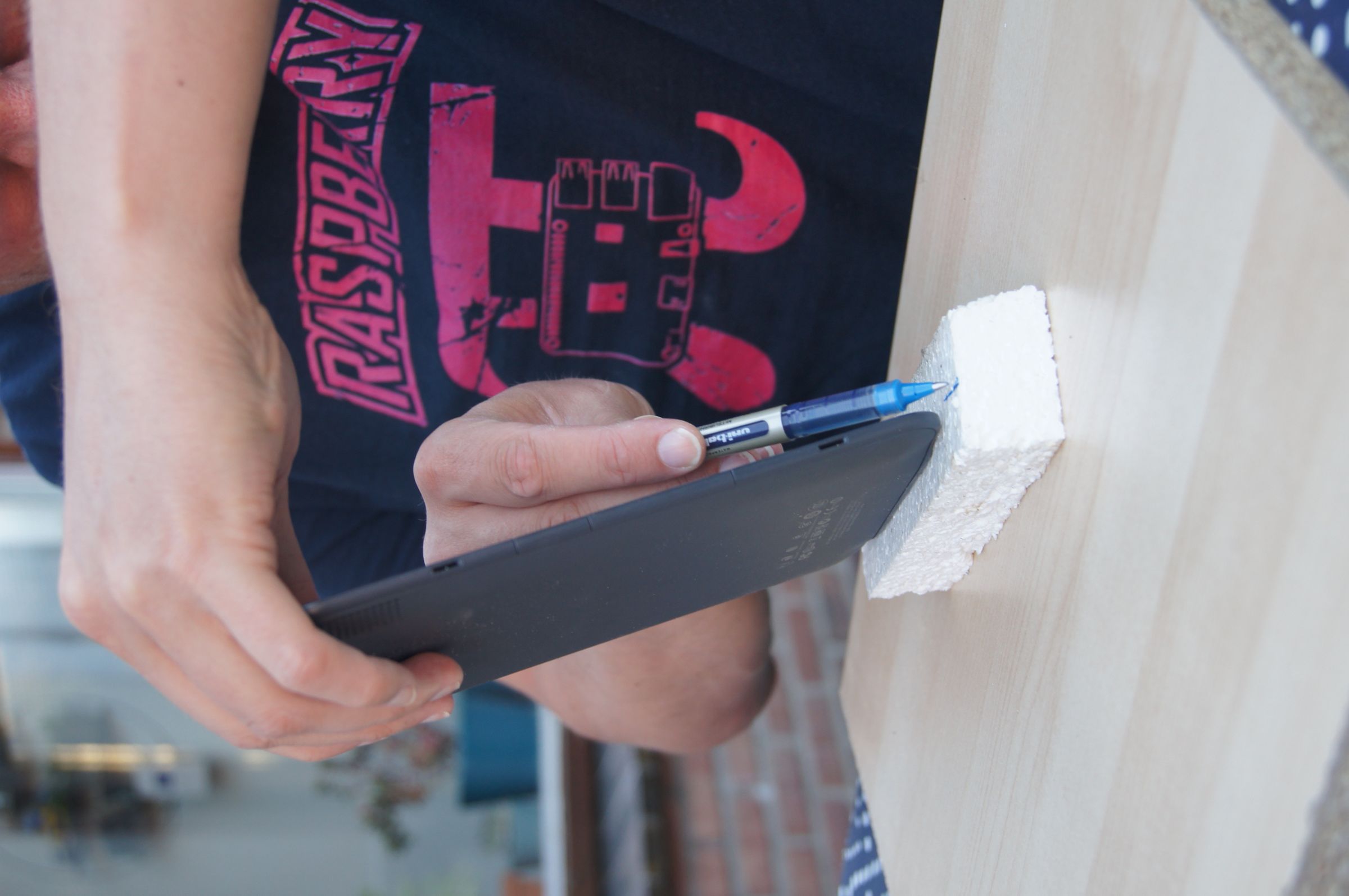 Literary Clock Made From E-reader : 6 Steps (with Pictures) - Instructables