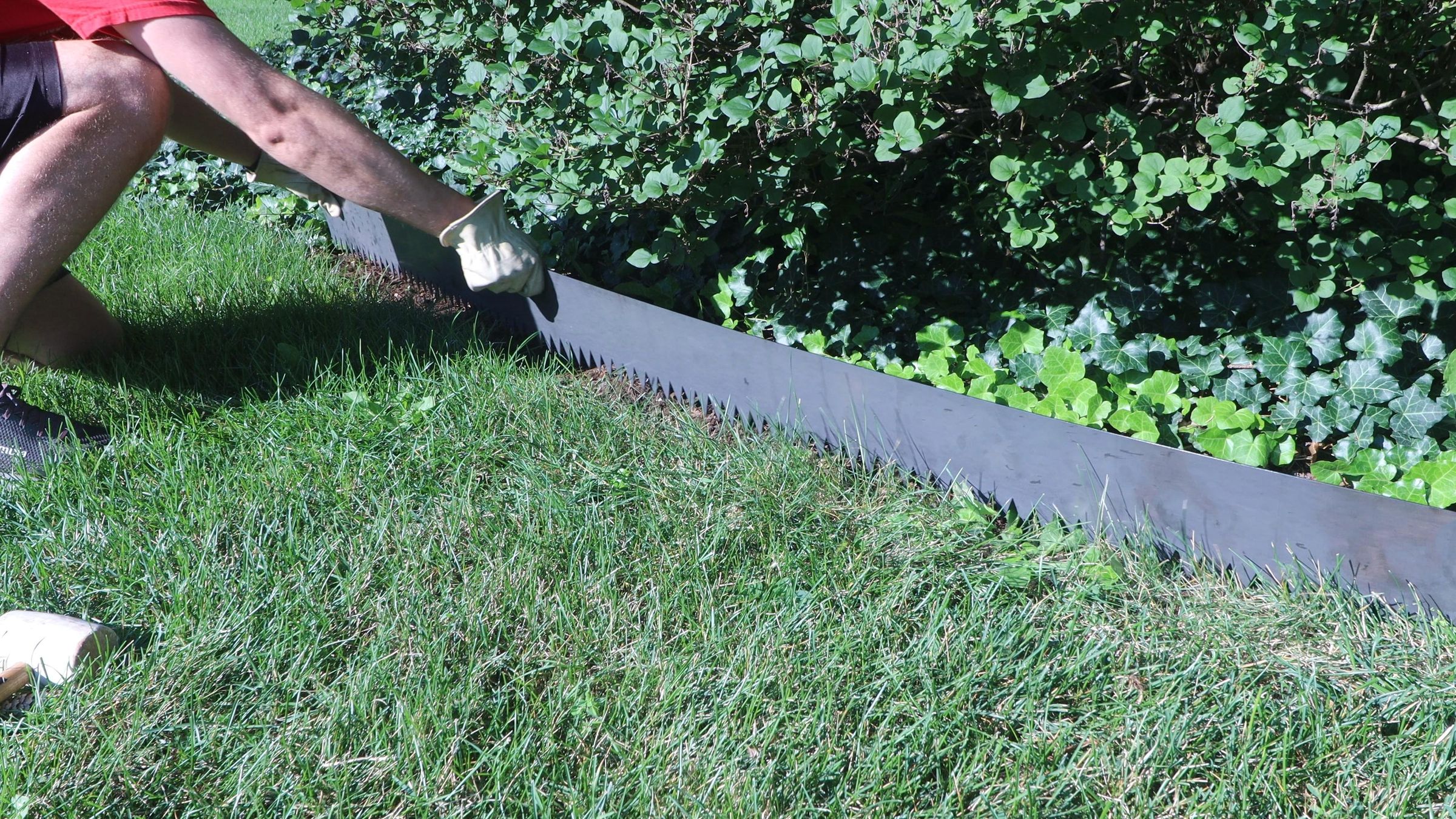 DIY Hammer-In Steel Garden Edging : 8 Steps (with Pictures) - Instructables