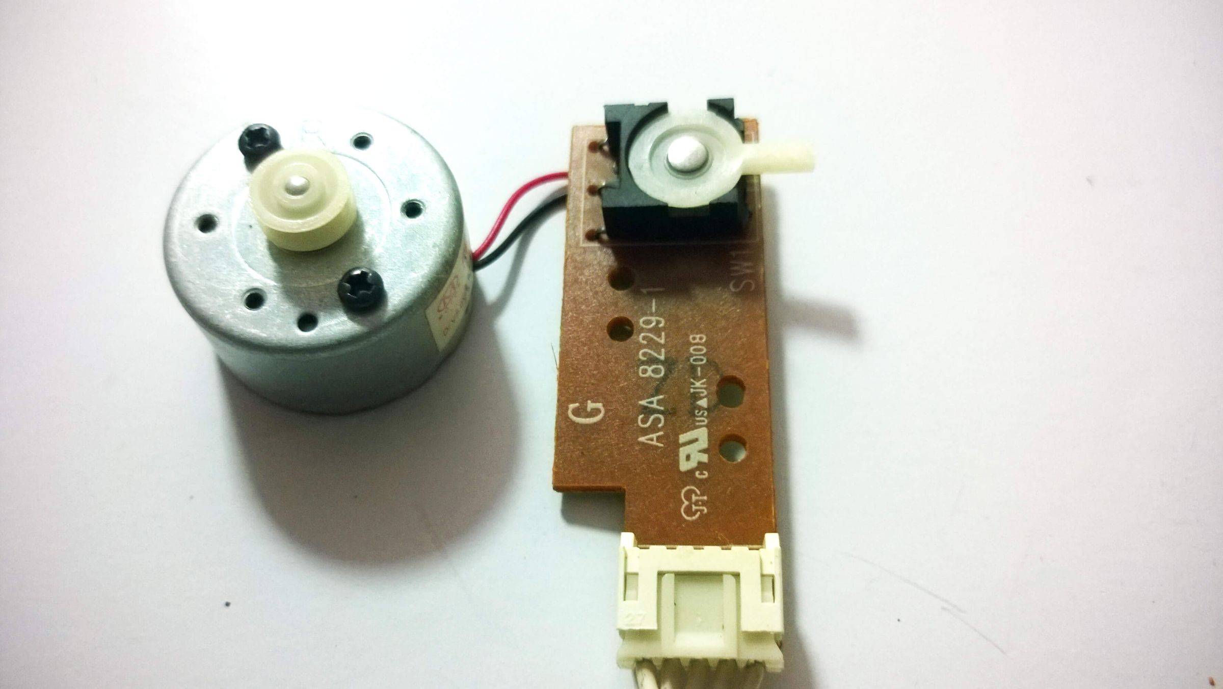 Parts to Salvage From a DVD/CD Player : 10 Steps - Instructables